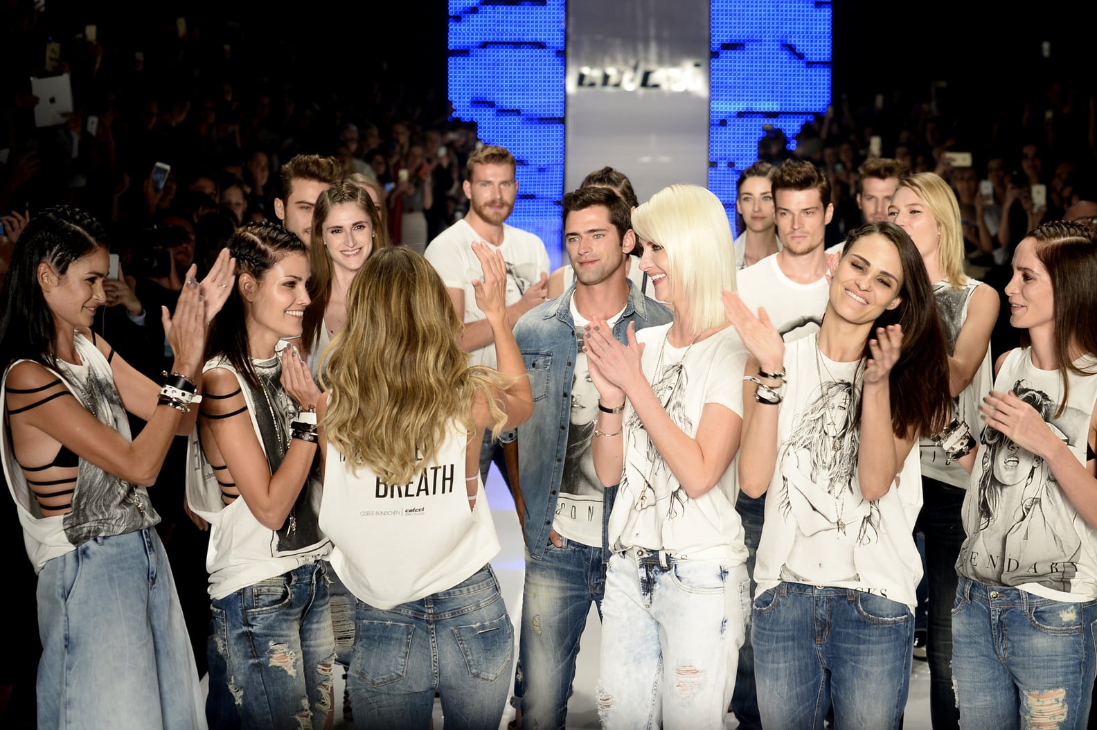 Gisele Bundchen's Last Runway Show | Pictures | PS Celebrity