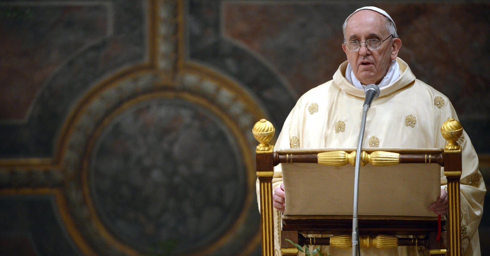 Pope Francis Invites Mothers to Breastfeed in Sistine Chapel | PS Family
