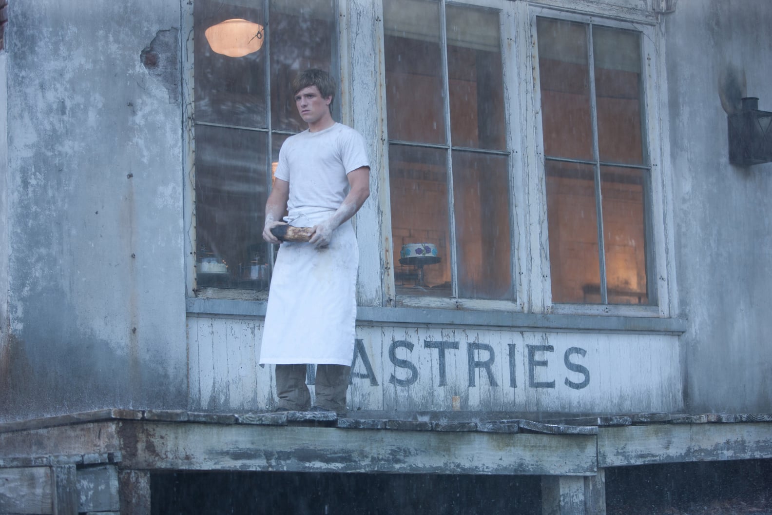 The Hunger Games Deleted Scene of Katniss and Peeta | PS Entertainment