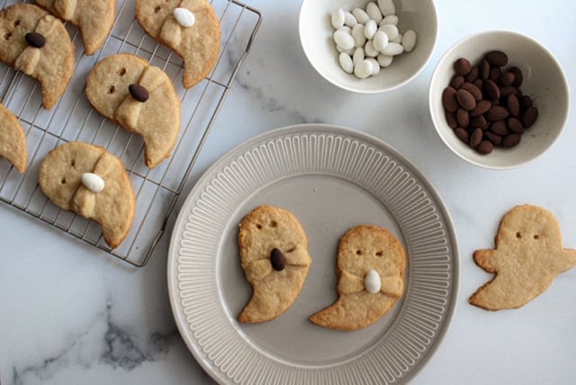 These Shortbread Ghost Cookies Are So Cute For Halloween | PS Food