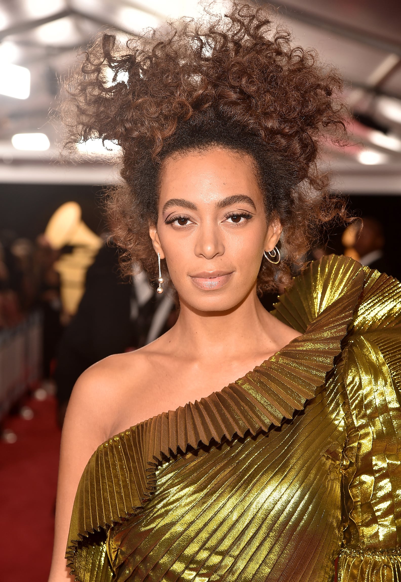 Solange Knowles's Gold Dress at the Grammys 2017 | PS Fashion