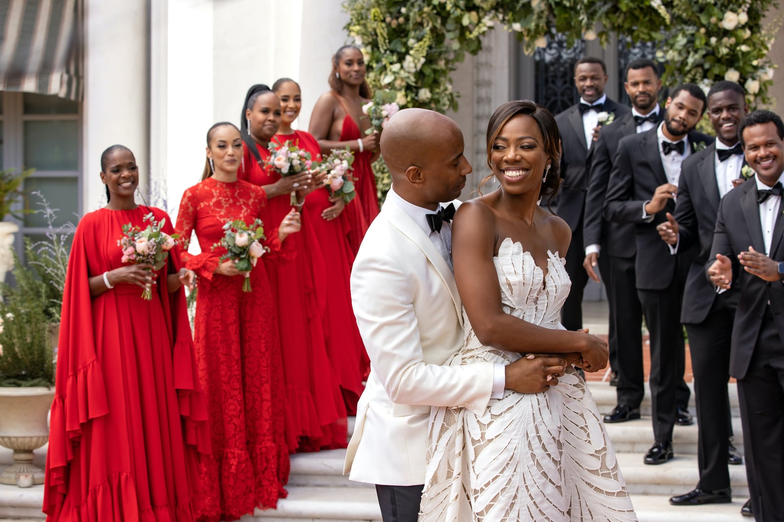 Molly's Oscar de la Renta Wedding Dress on Insecure | POPSUGAR Fashion