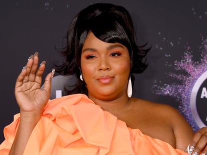Lizzo's Crystal Nails at the 2019 American Music Awards | POPSUGAR Beauty