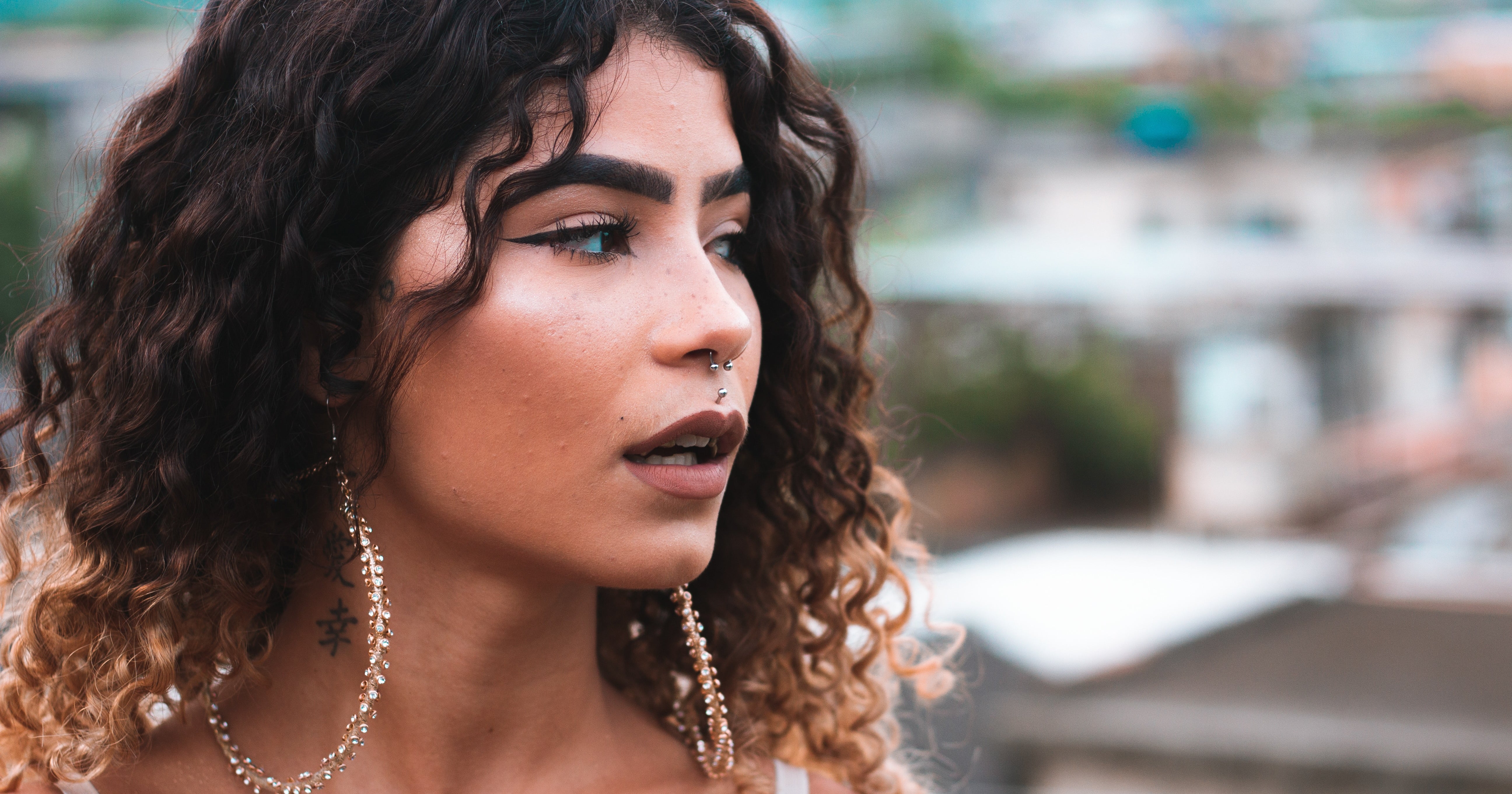 Why Do Latinas Love Earrings? | PS Latina