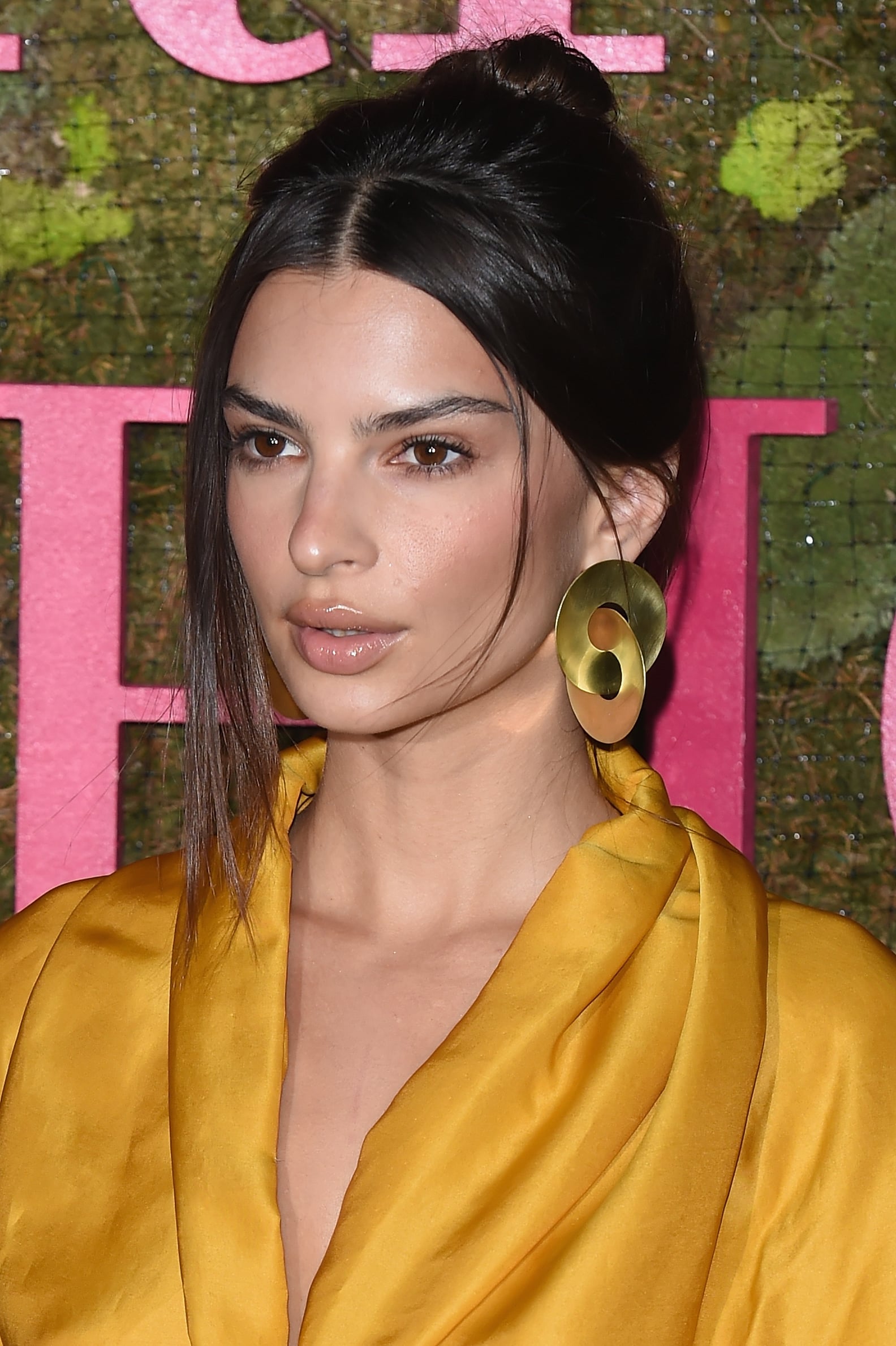 Emily Ratajkowski Yellow Outfit at Green Carpet Awards 2018 | PS Fashion
