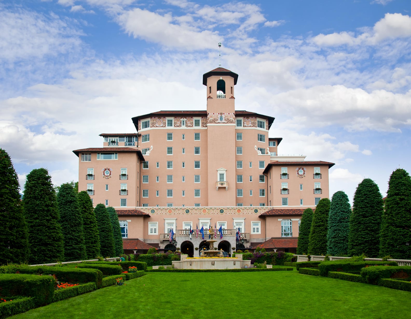 Where Do Royals Stay When They Visit America? | PS Celebrity