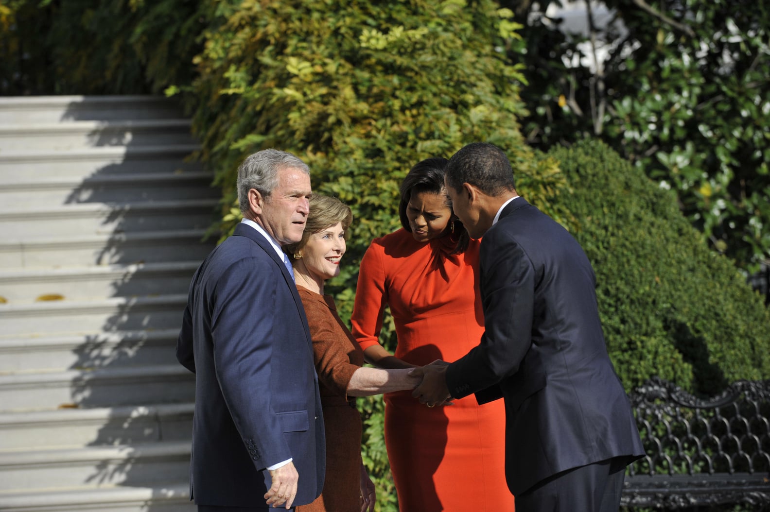 Photos of the Obamas and the Bushes Together | POPSUGAR News