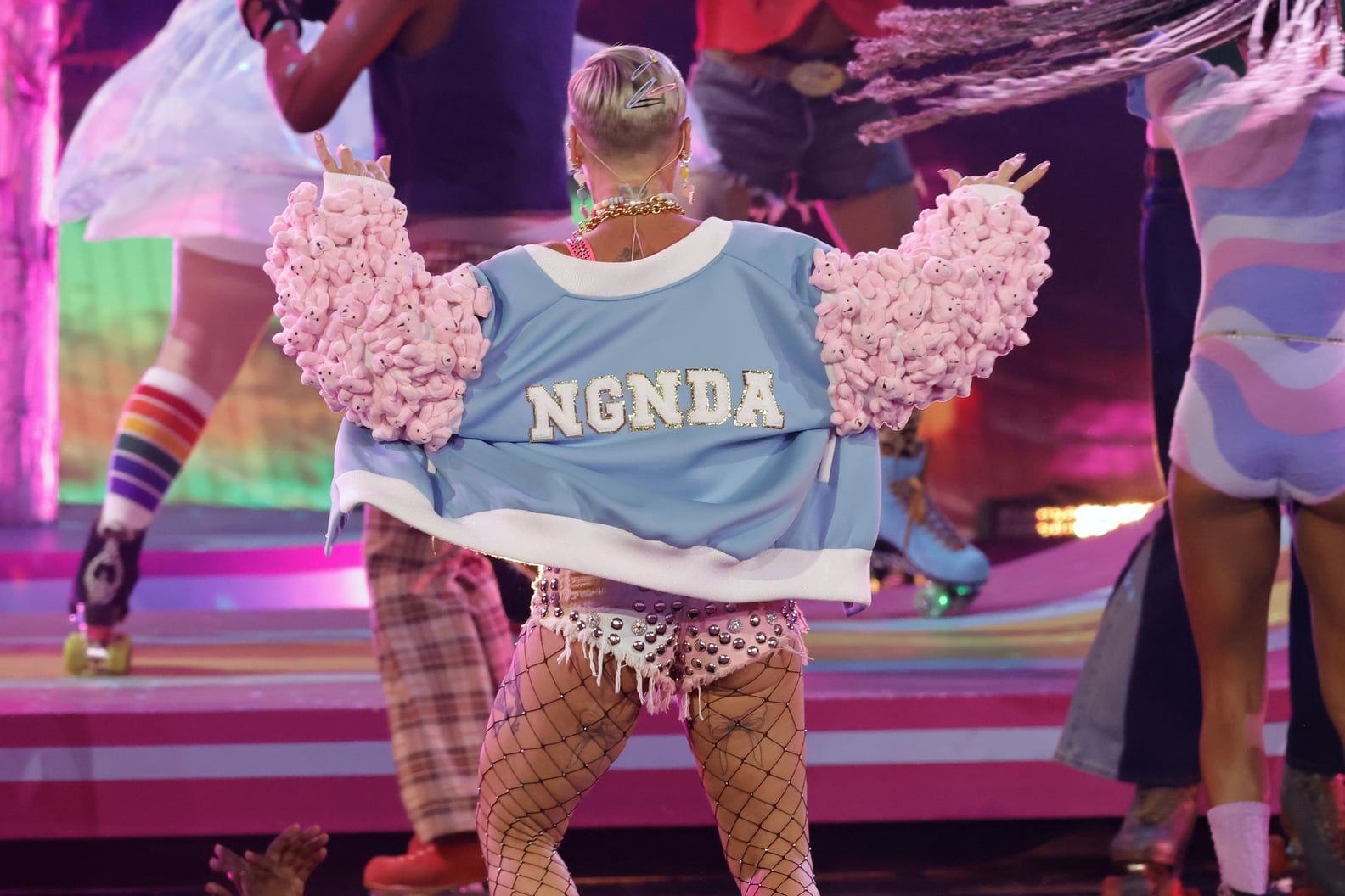 Pink AMAs Performance 2022 | POPSUGAR Entertainment