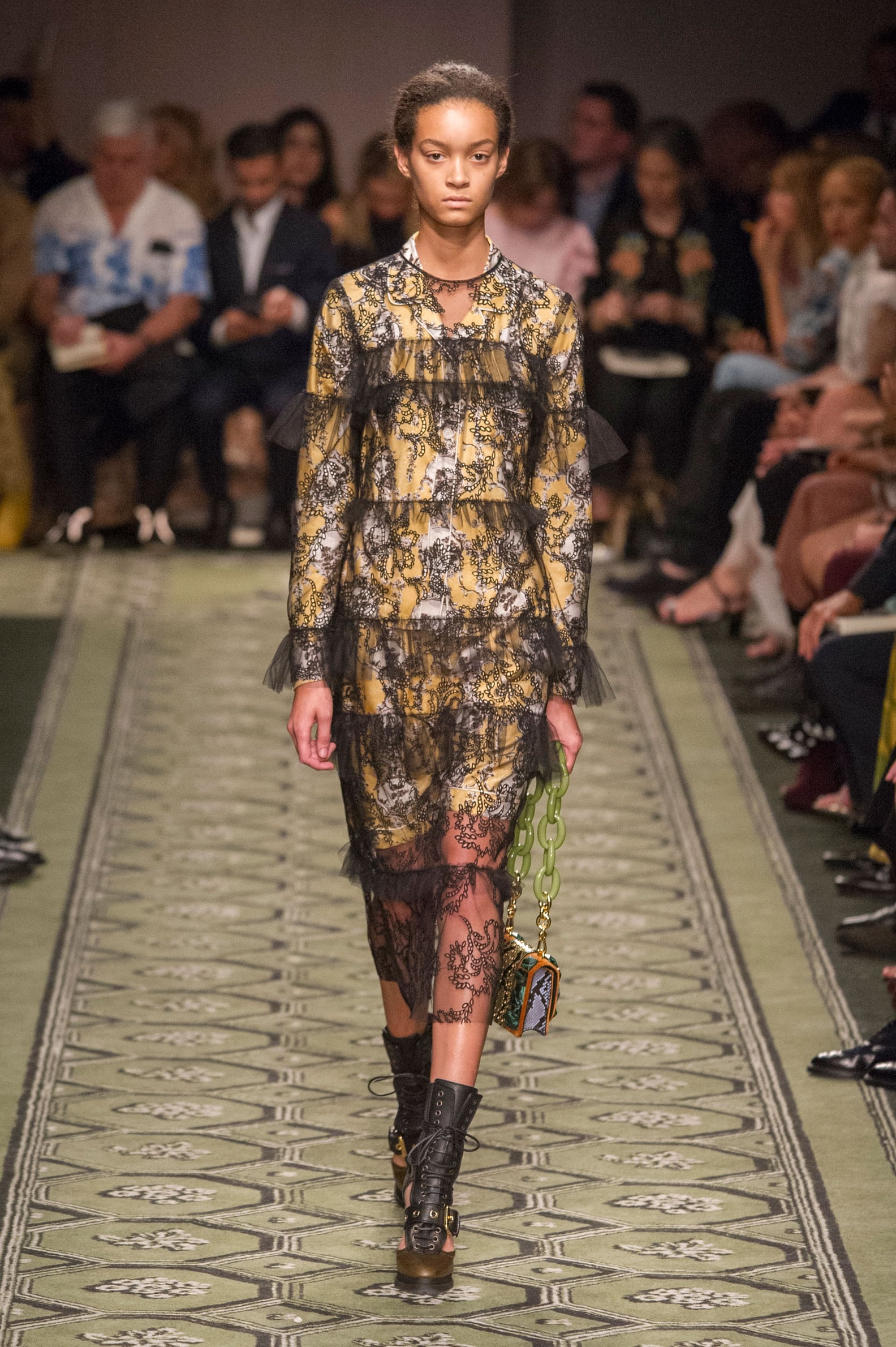 Burberry Runway Show September 2016 | PS Fashion