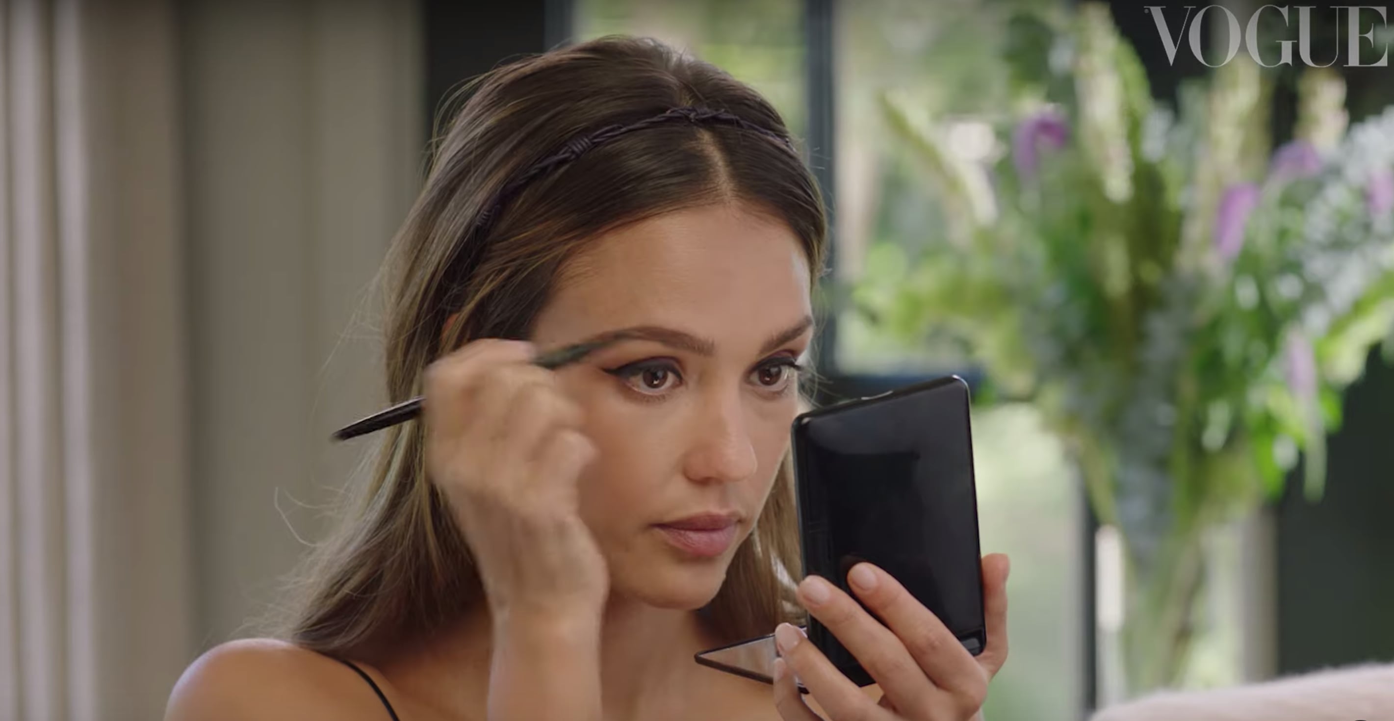 Jessica Alba's Hack for the Perfect Winged Eyeliner | PS UK Beauty