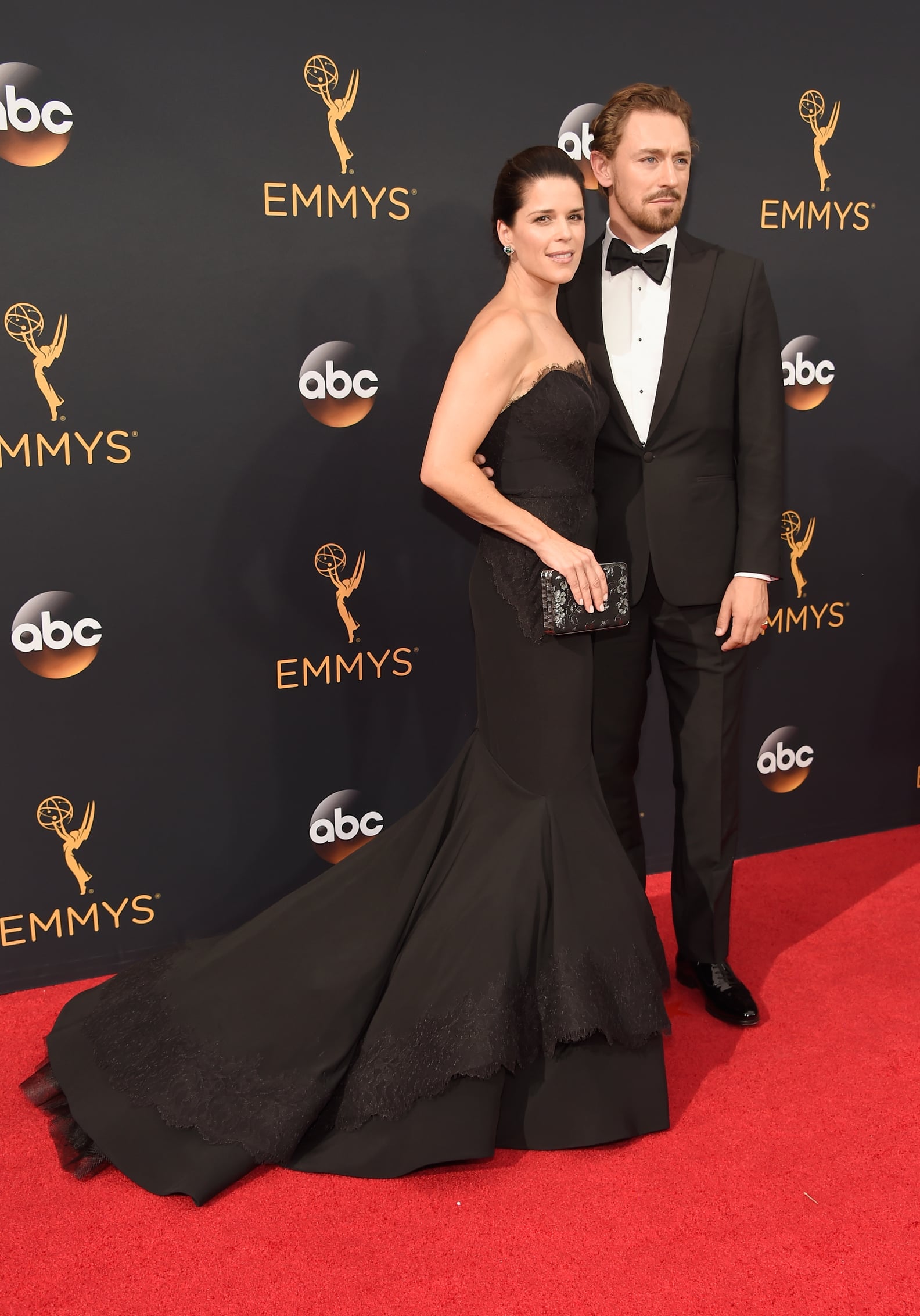 Neve Campbell at the 2016 Emmys | PS Celebrity