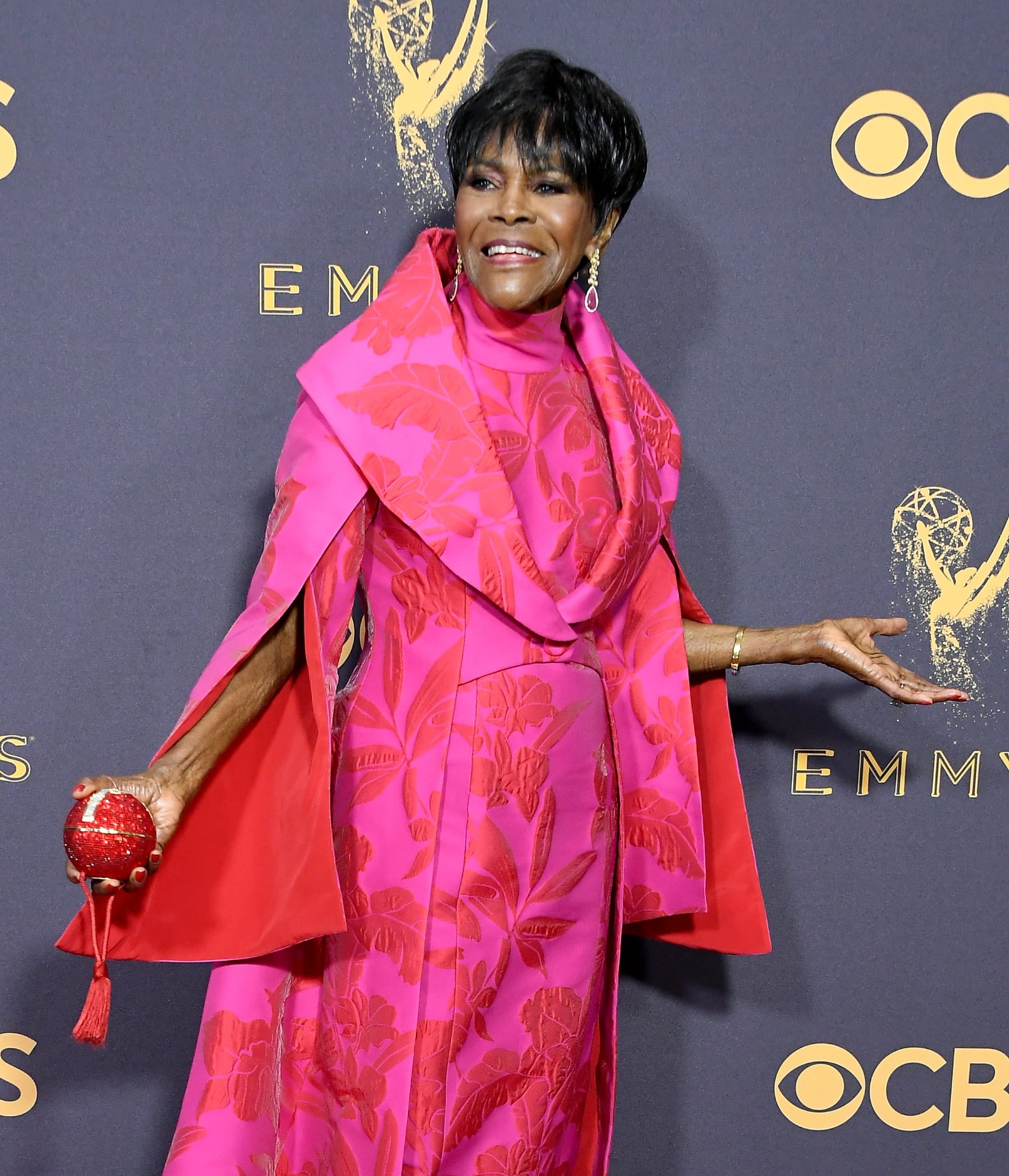 Women Over 50 Beauty Looks at the 2017 Emmy Awards | PS Beauty