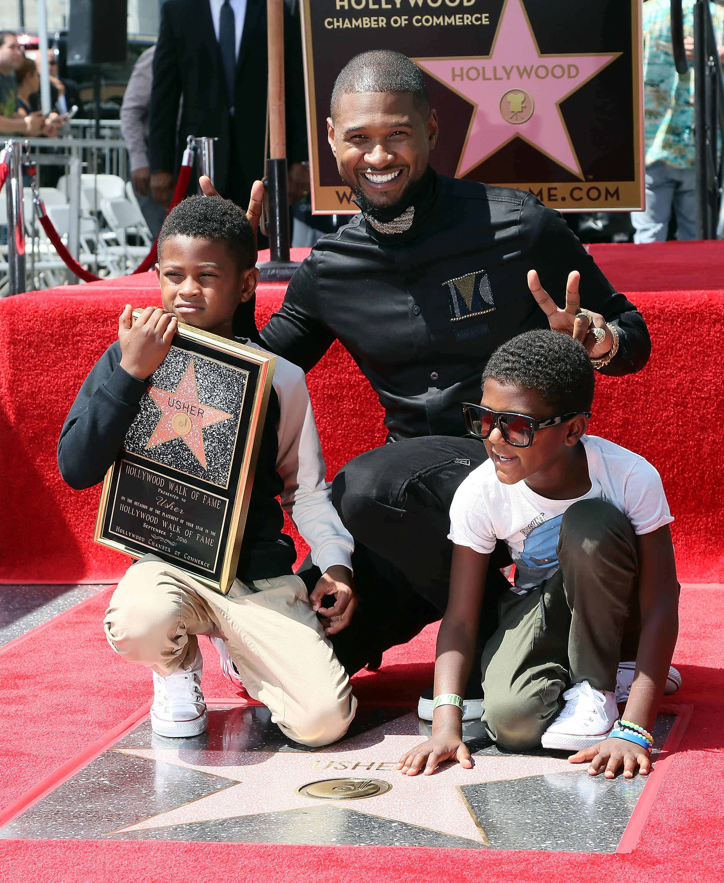 Usher and His Sons at Hollywood Walk of Fame September 2016 | PS Celebrity