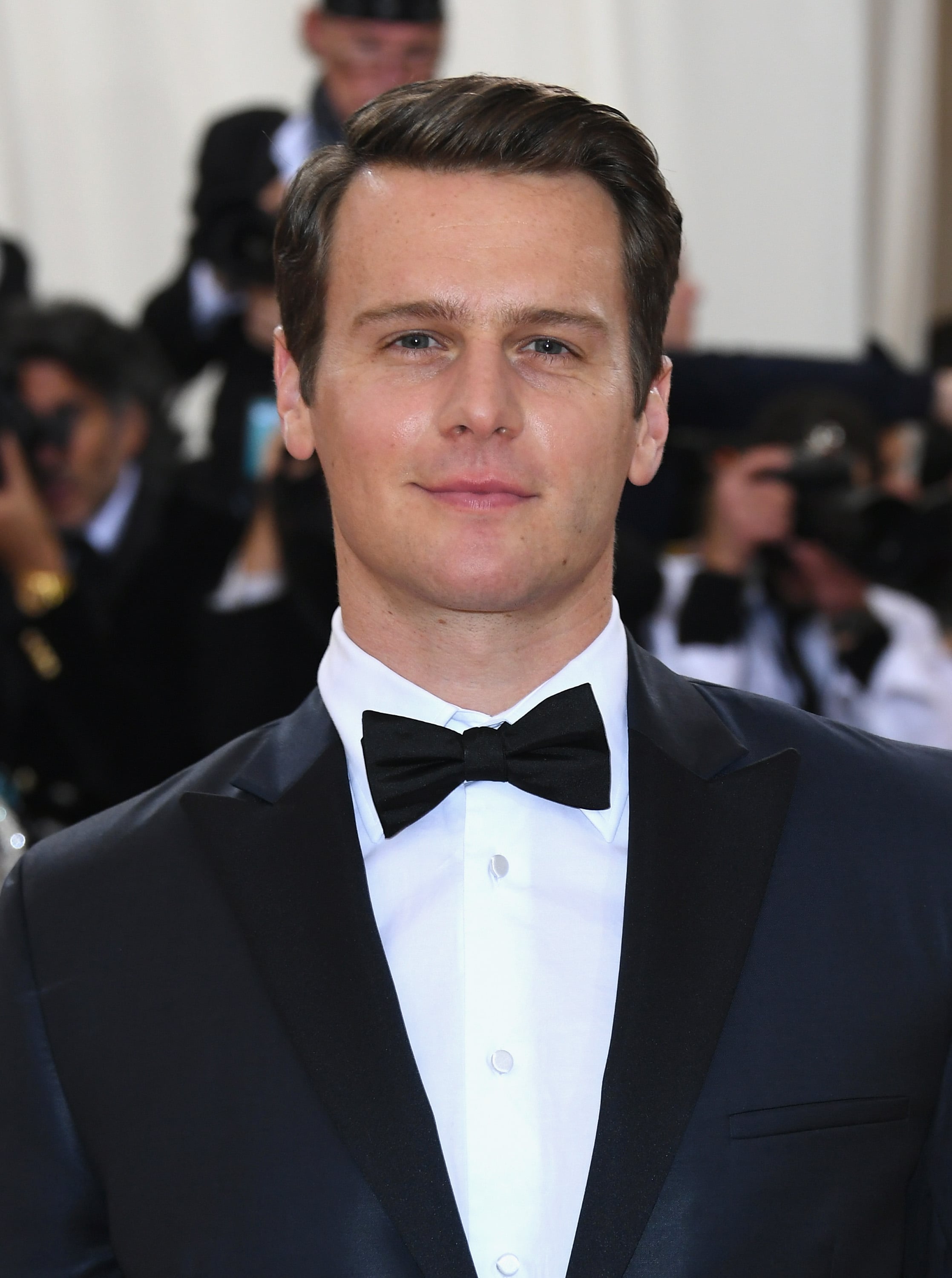 Jonathan Groff Body