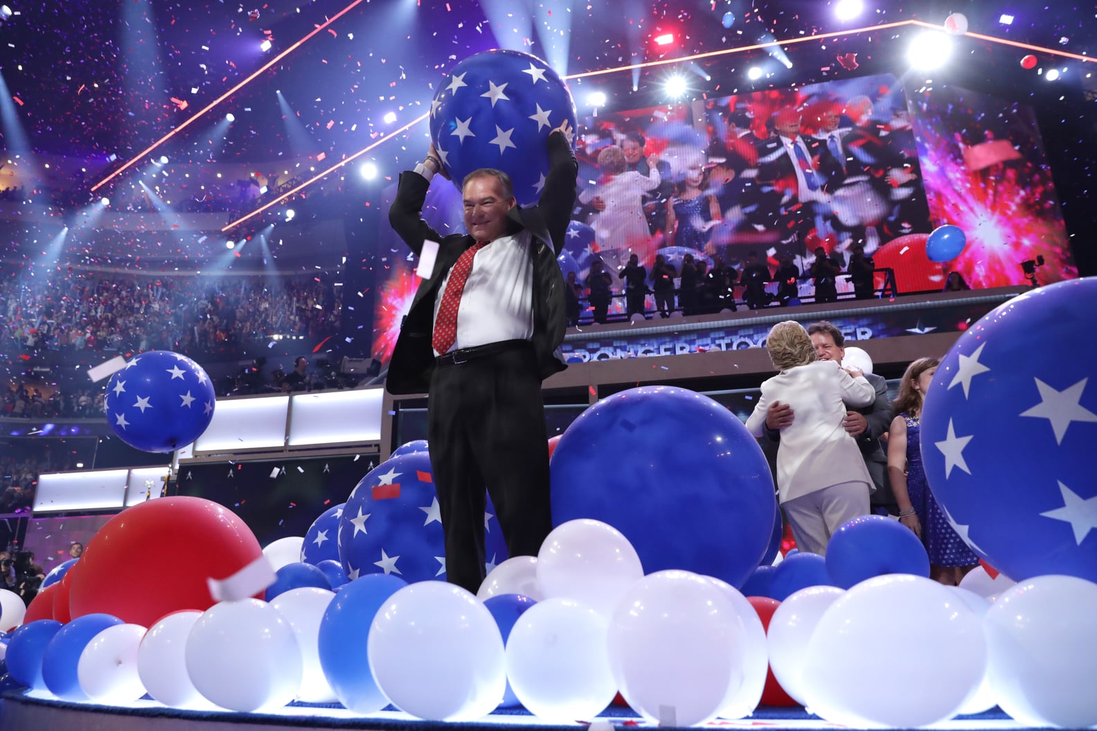 Bill and Hillary Clinton Playing With Balloons at DNC 2016 | POPSUGAR ...