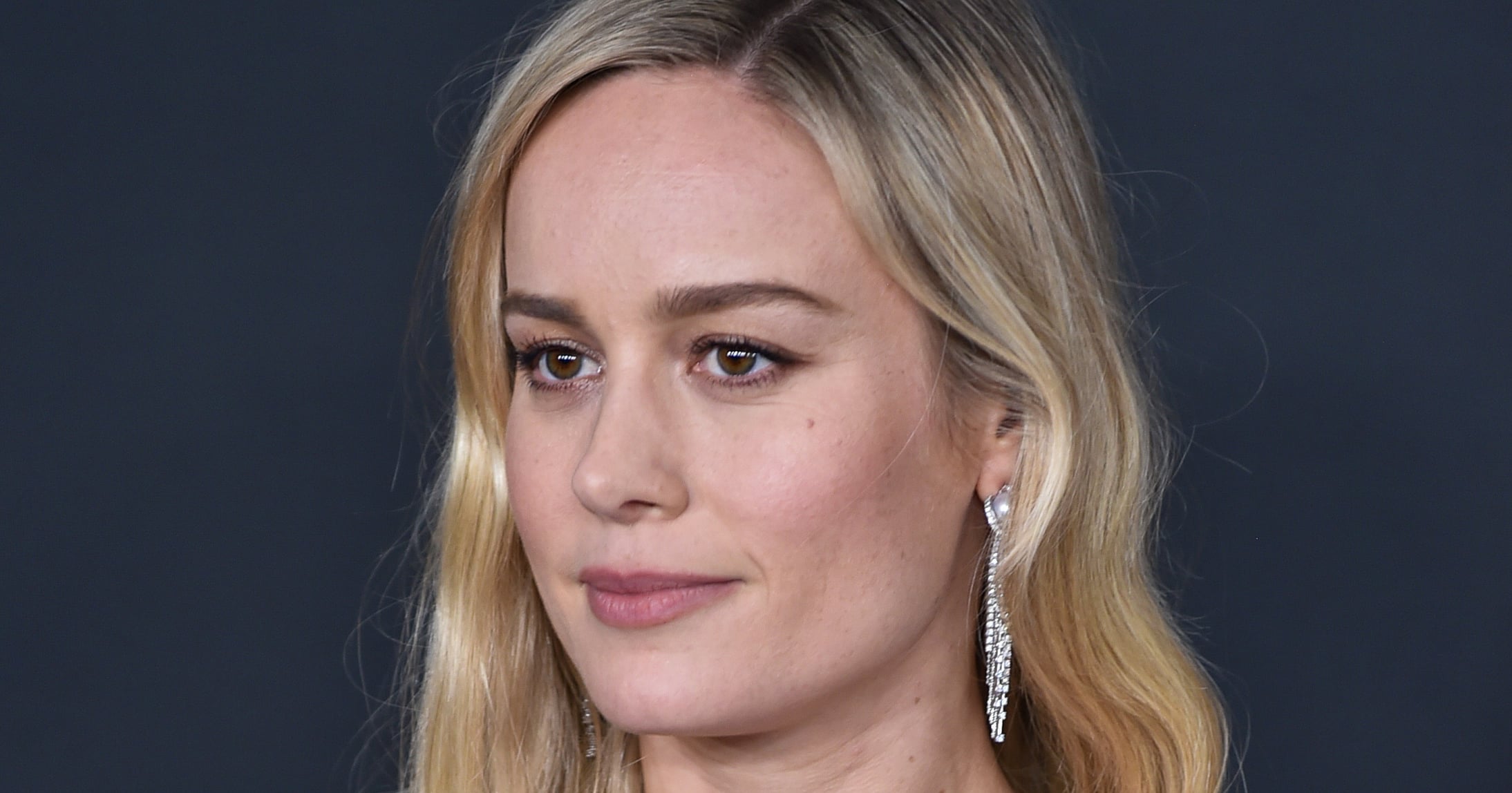 Watch Brie Larson Do a 1-Arm Push-Up | PS Fitness