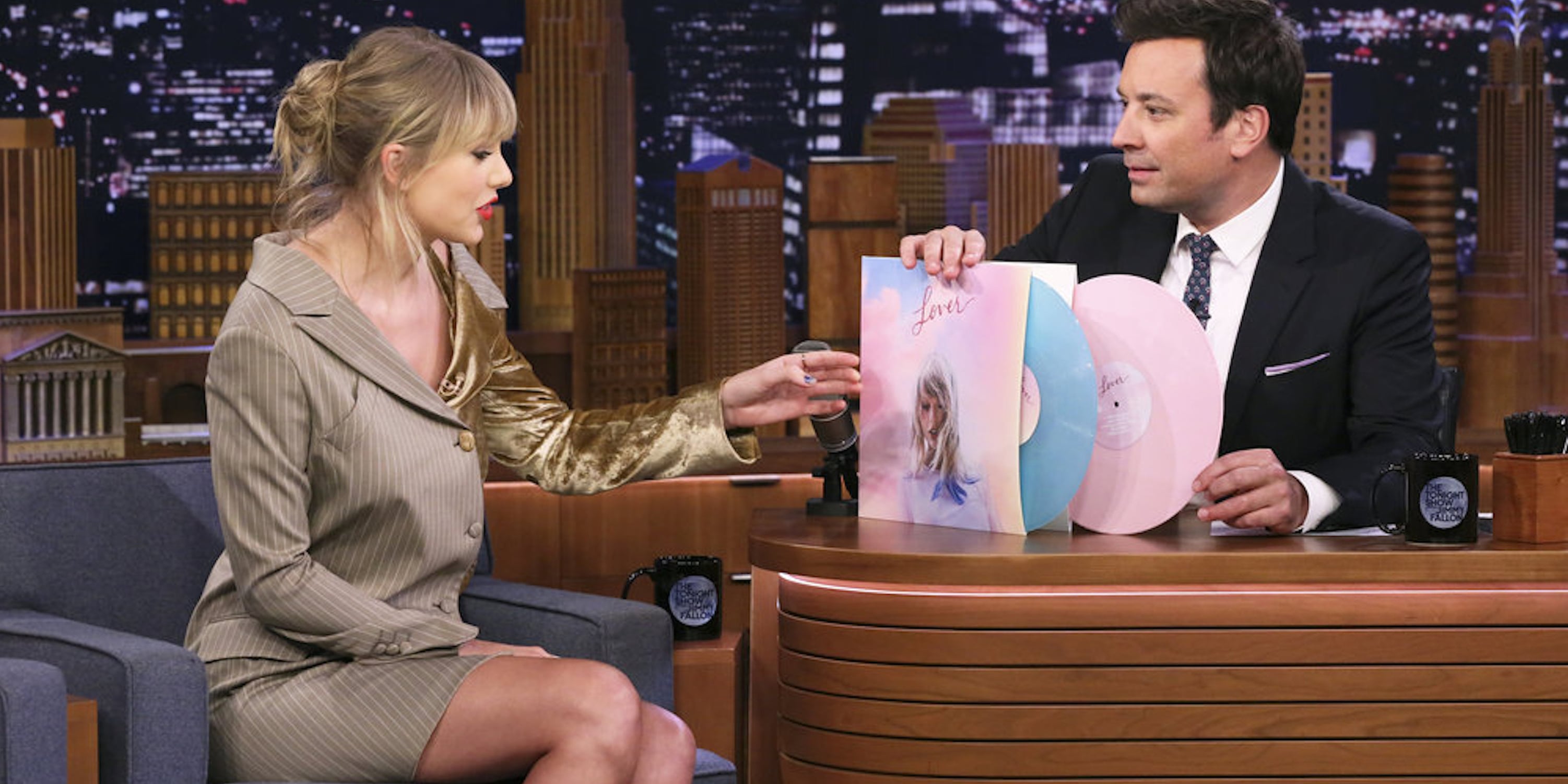 Taylor Swift's Two-Tone Velvet Blazer Dress on Fallon | PS Fashion