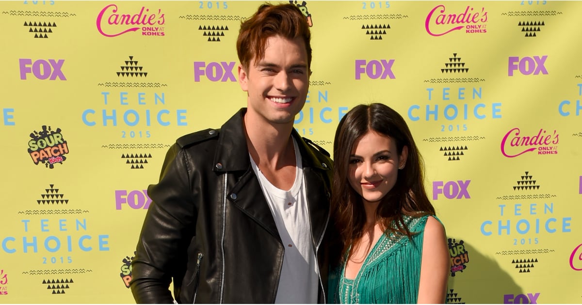 Victoria Justice and Boyfriend 2015 Teen Choice Awards | POPSUGAR Latina