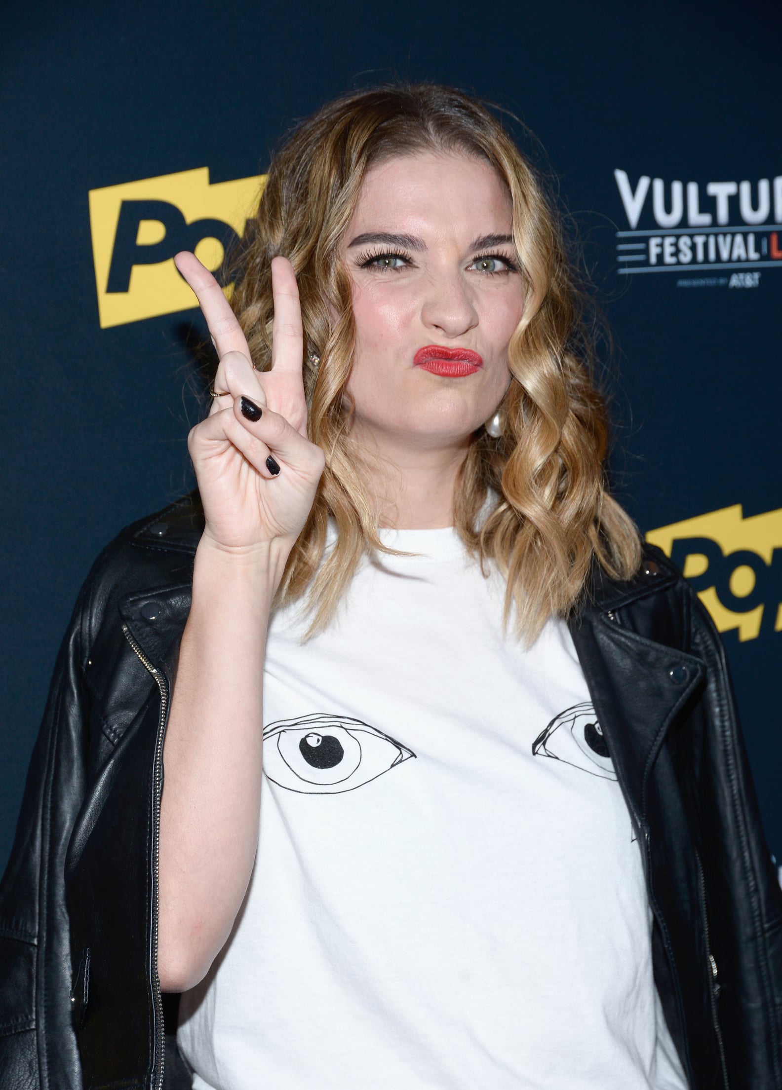 Annie Murphy's Best Fashion Moments | PS Fashion