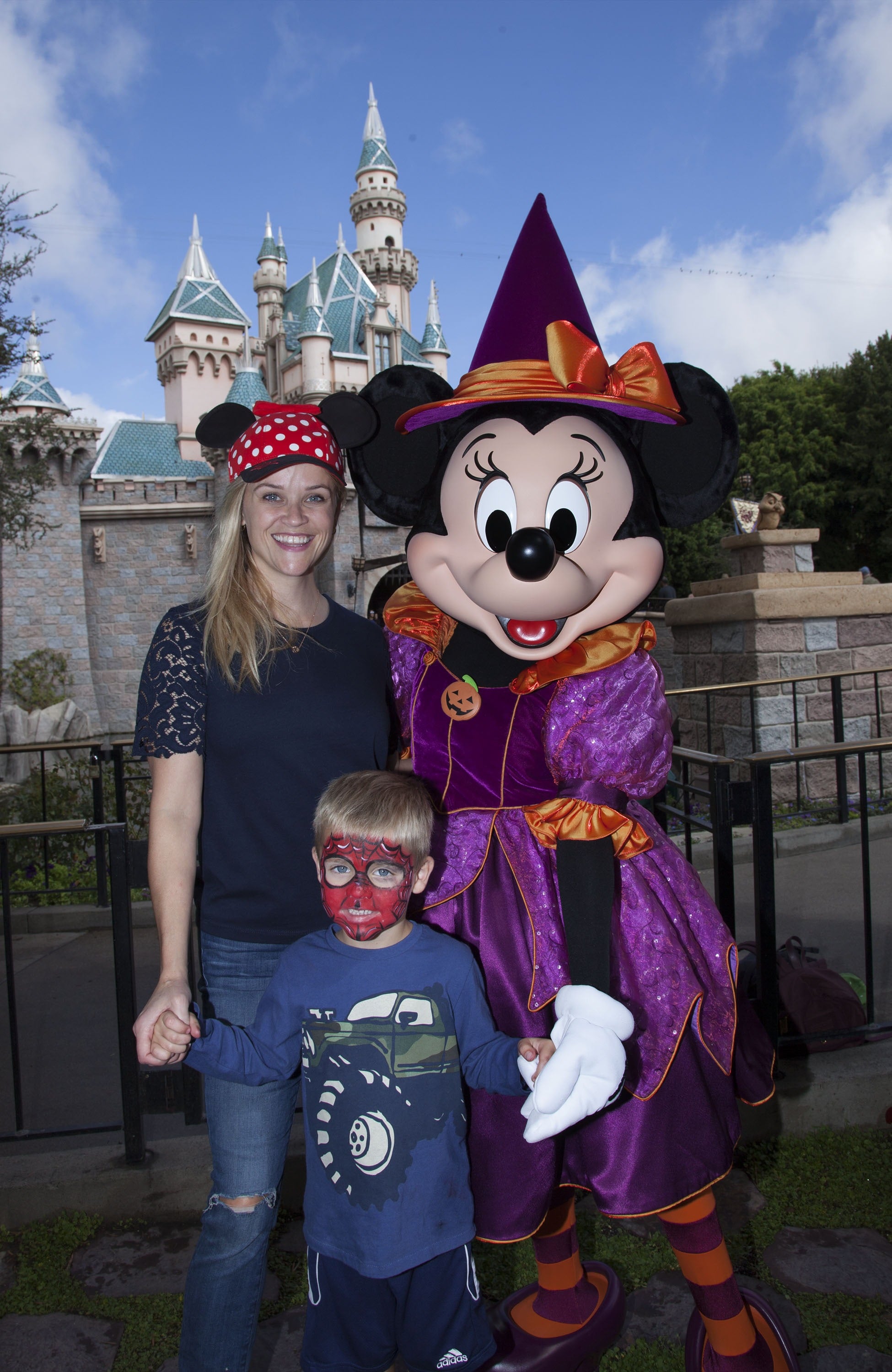 Reese Witherspoon and Tennessee Toth at Disneyland 2016 | POPSUGAR ...