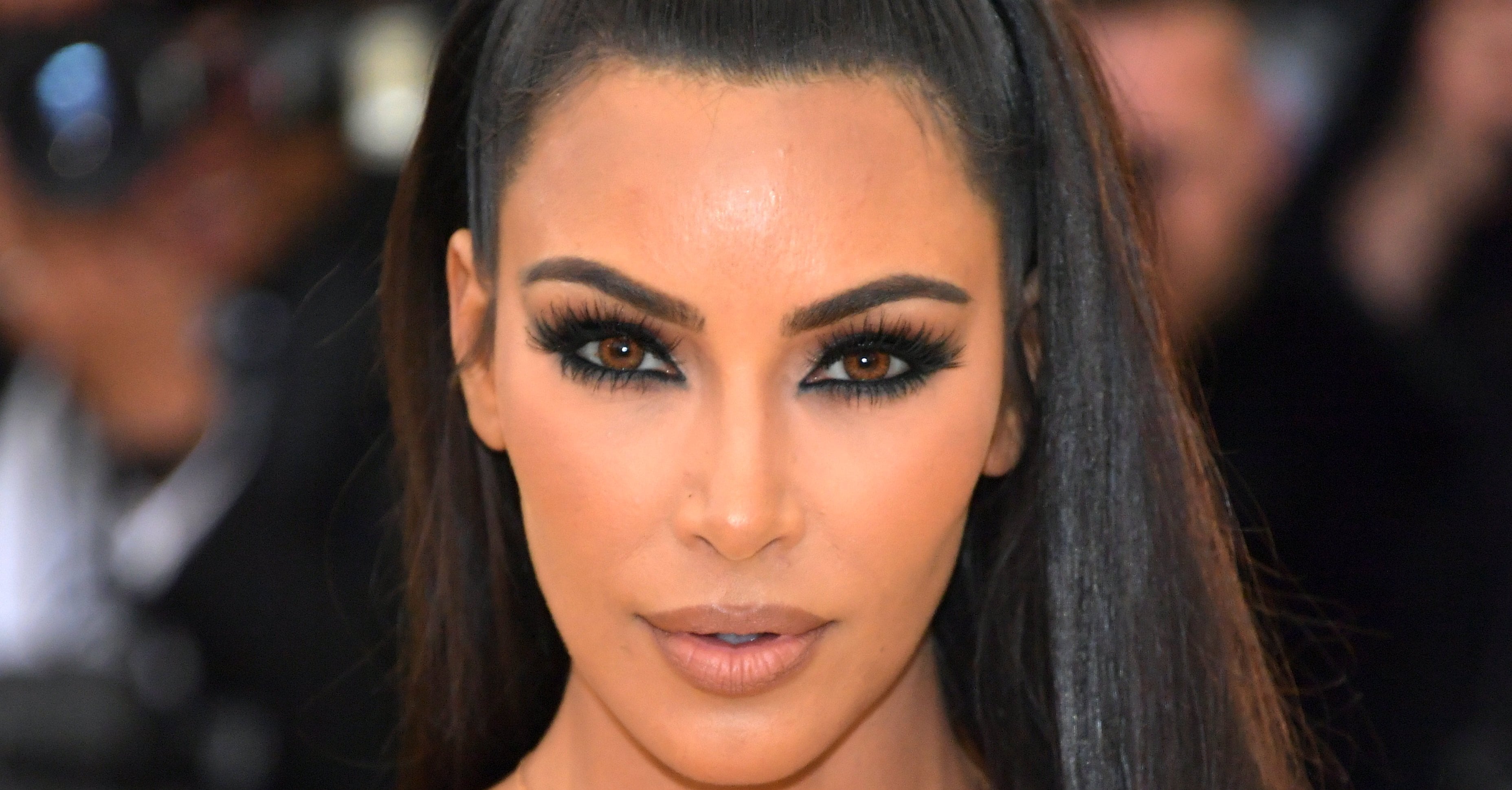 Kim Kardashian Wore Gold Contacts to the 2018 Met Gala | PS Beauty
