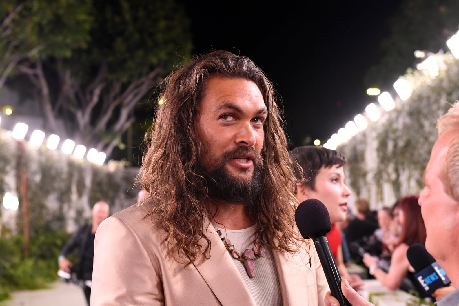 Jason Momoa Is a Red Carpet Stud in His Pink Tom Ford Suit | PS Fashion