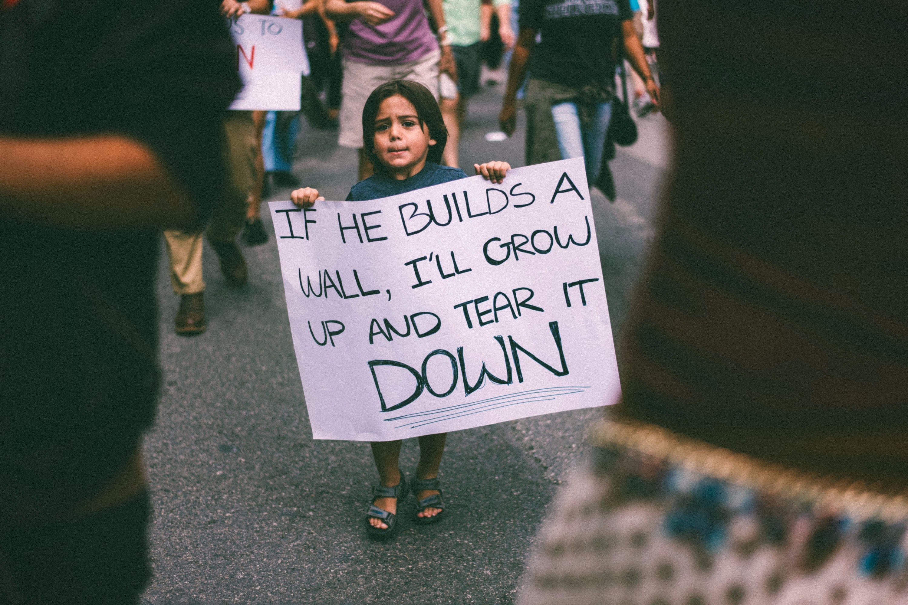 Young Protestor's Mexico Wall Sign Viral Photo | PS Latina