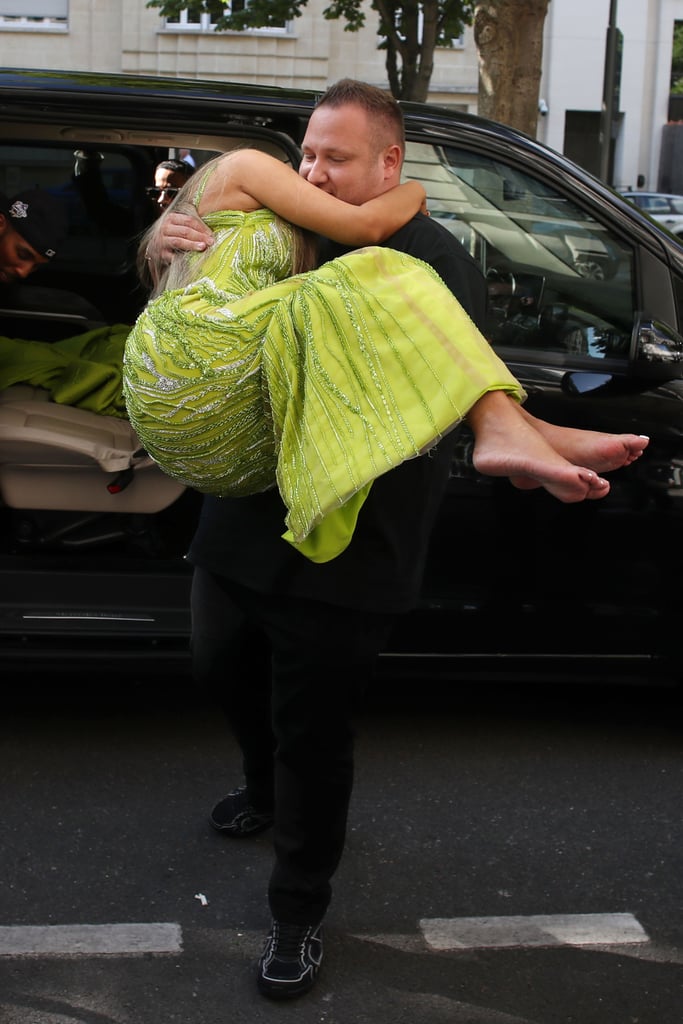 Cardi B's Security Guard Carries Her in Paris | POPSUGAR Celebrity UK