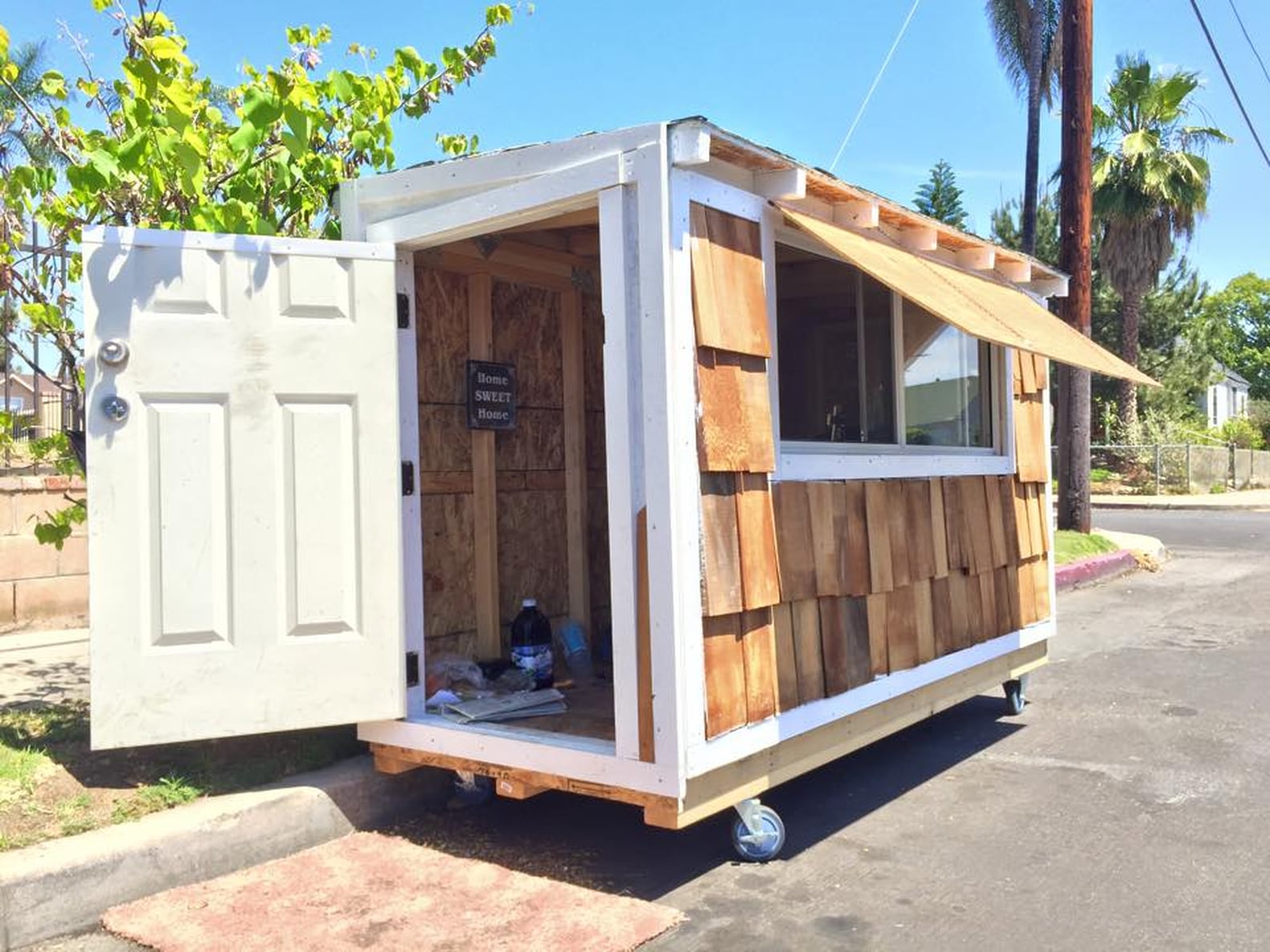 A Man Builds a Tiny Home For a Homeless Woman | PS Home