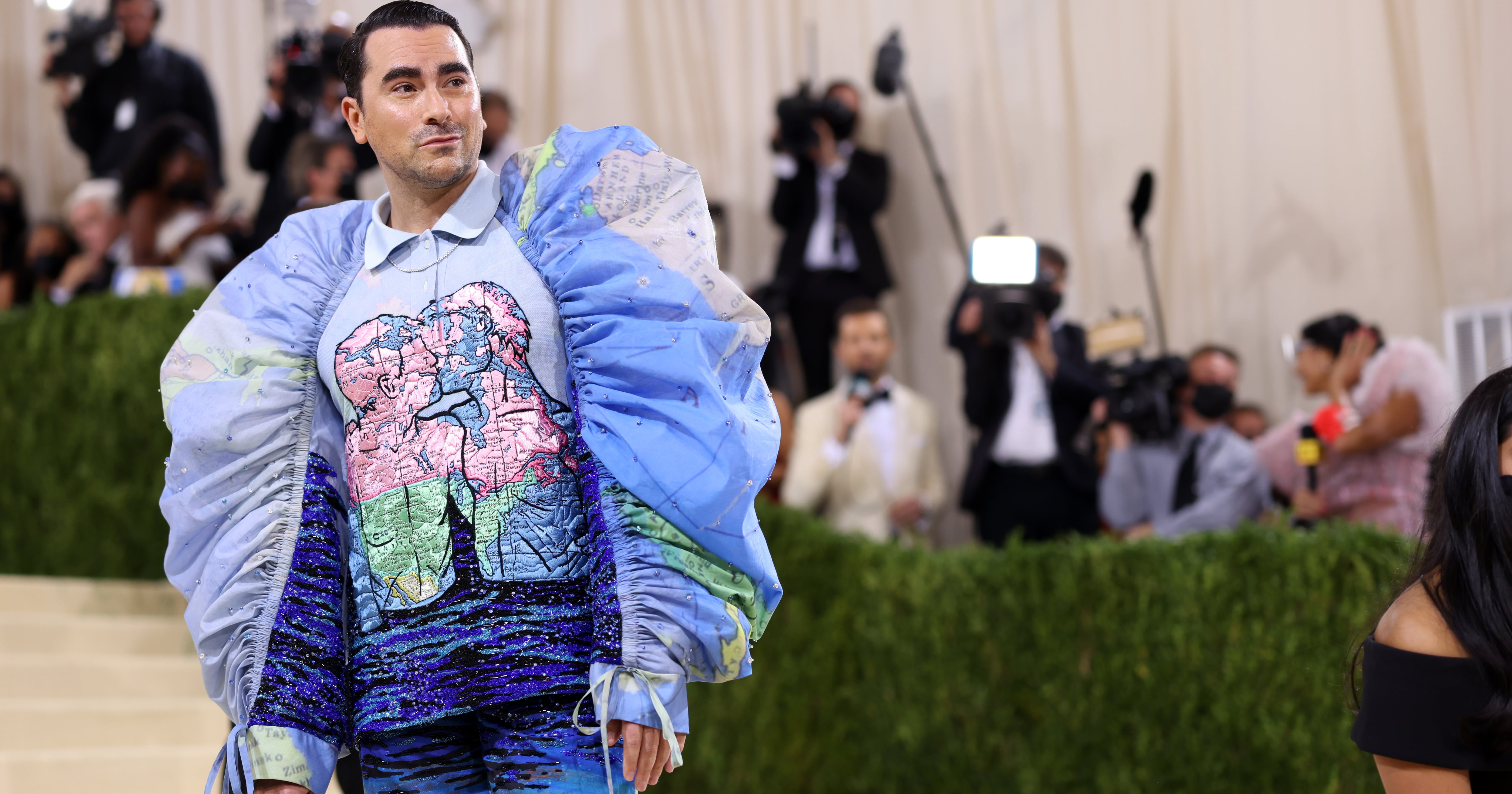 Dan Levy's Loewe Met Gala Look Celebrates Queer Visibility | POPSUGAR ...
