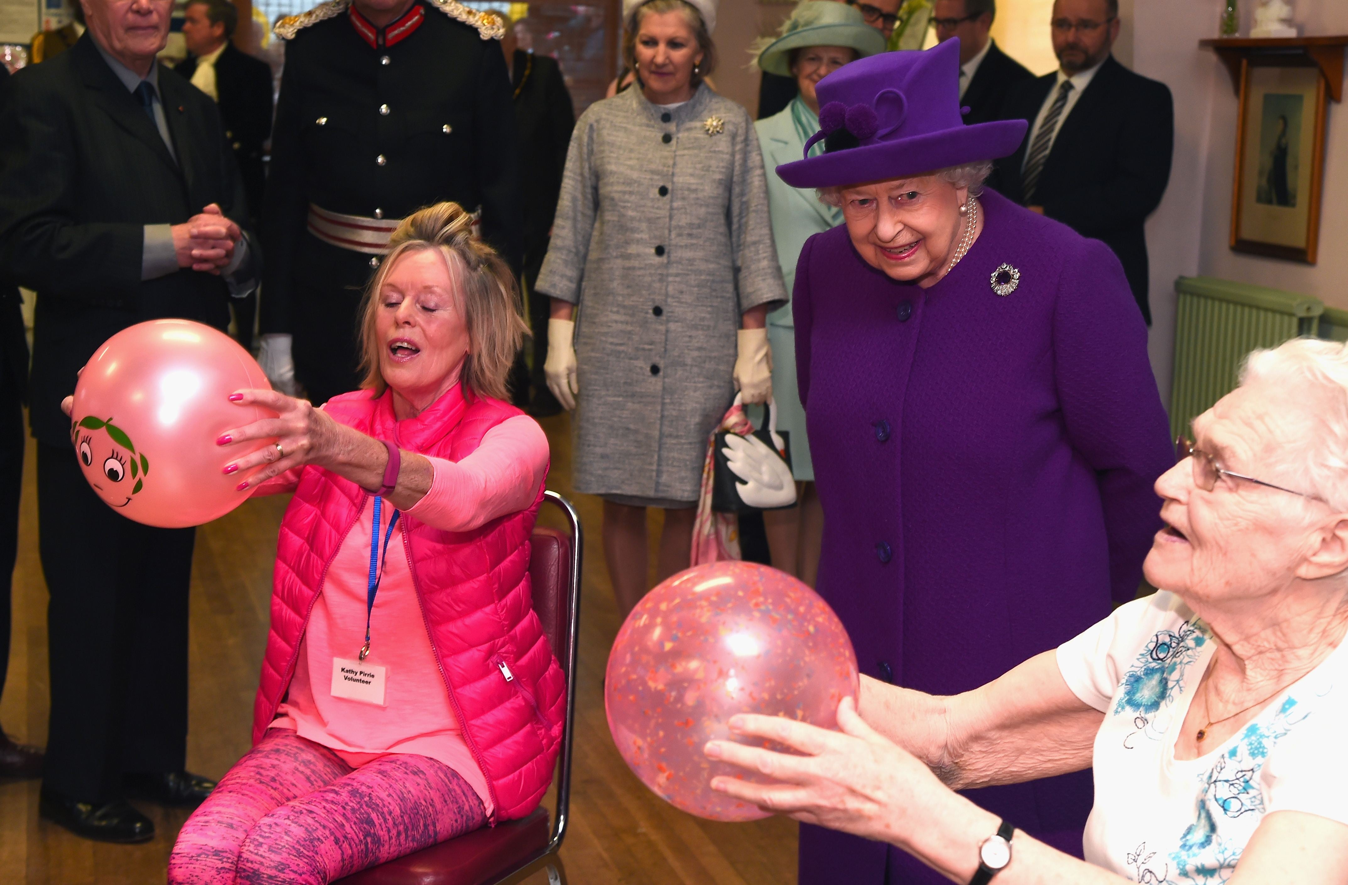 Queen Elizabeth Awkward Ball Video | PS Celebrity