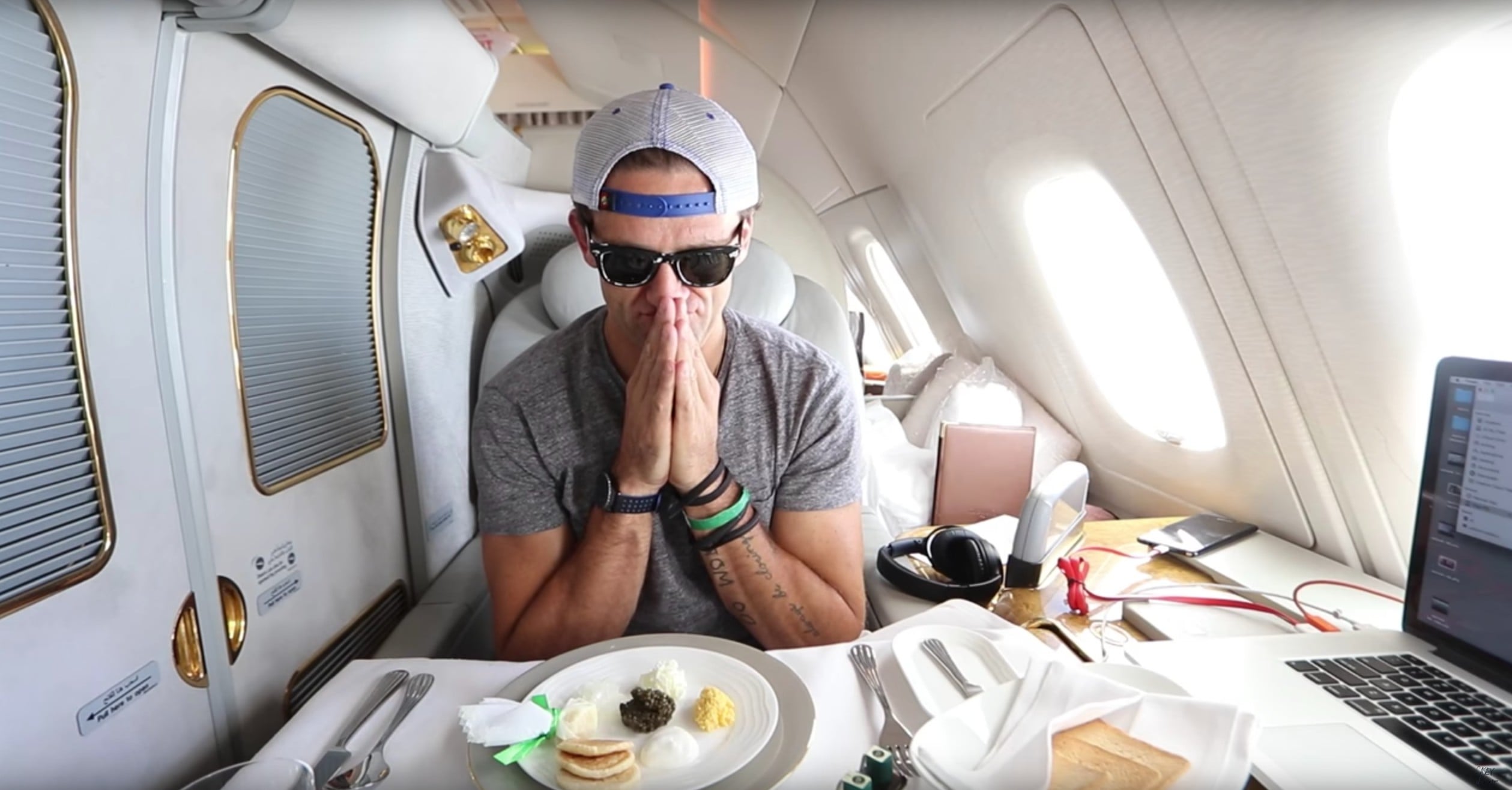Man Flies First Class on Emirates Video | PS Smart Living
