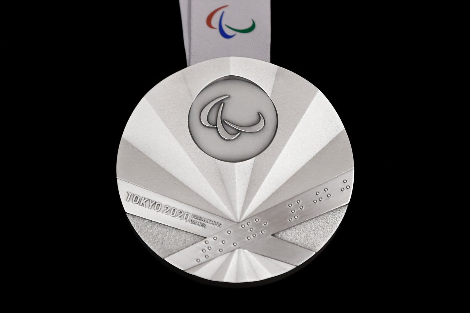 See Photos of the Paralympic Medals From the Tokyo Games | PS Fitness