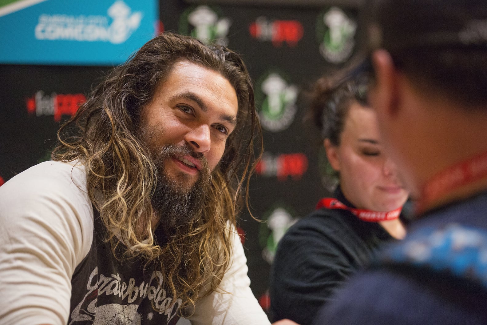 Jason Momoa Pictures With Fans | POPSUGAR Celebrity