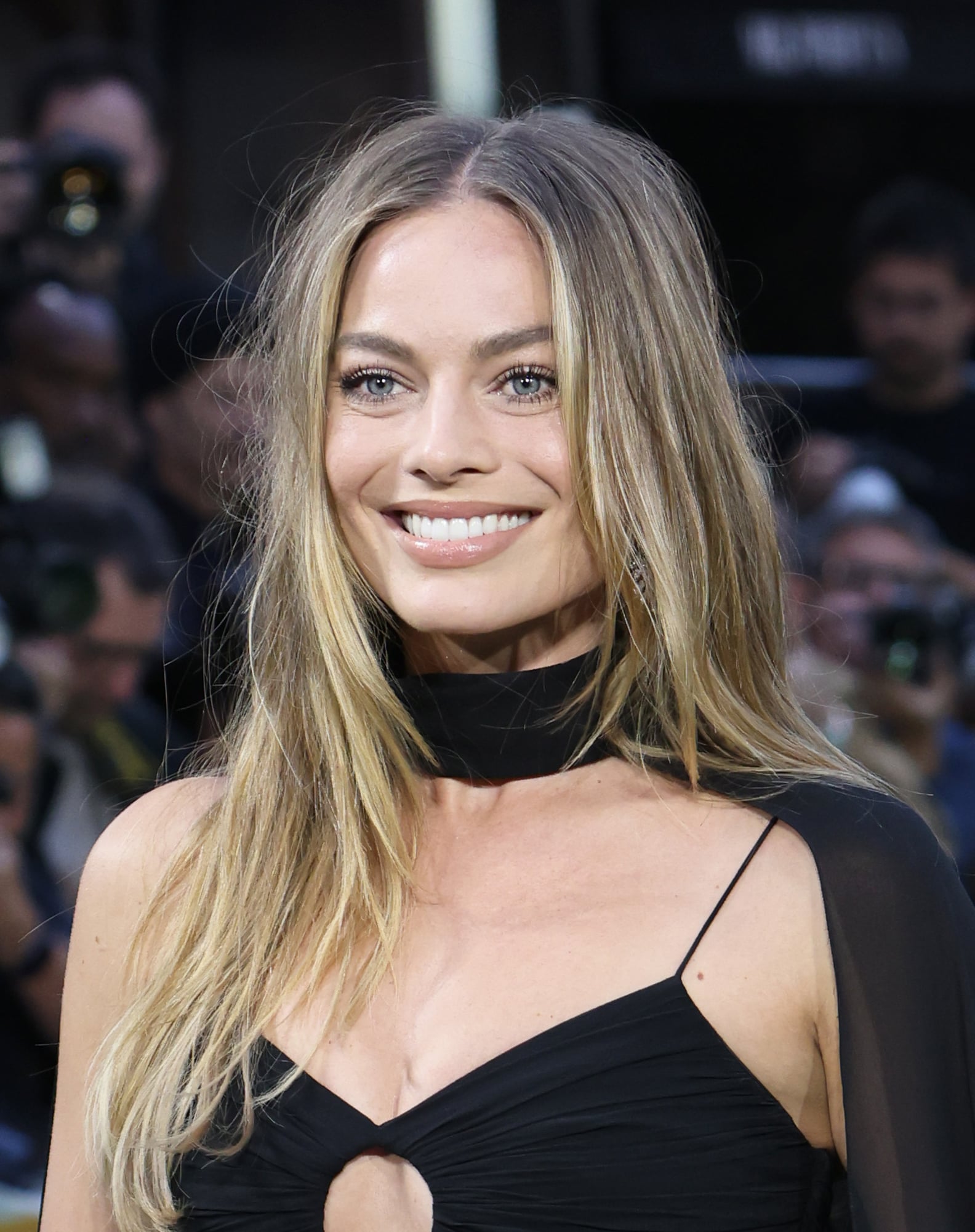 Margot Robbie's Supermodel Nails at "Amsterdam" Premiere | PS Beauty