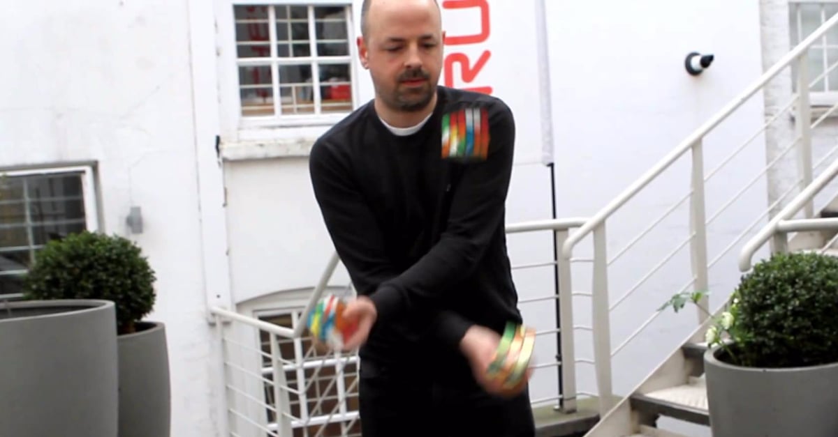 Man Juggles While Solving Rubik's Cube | POPSUGAR Tech