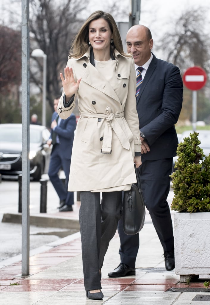 Queen Letizia Wearing a Trench Coat December 2016 | POPSUGAR Latina