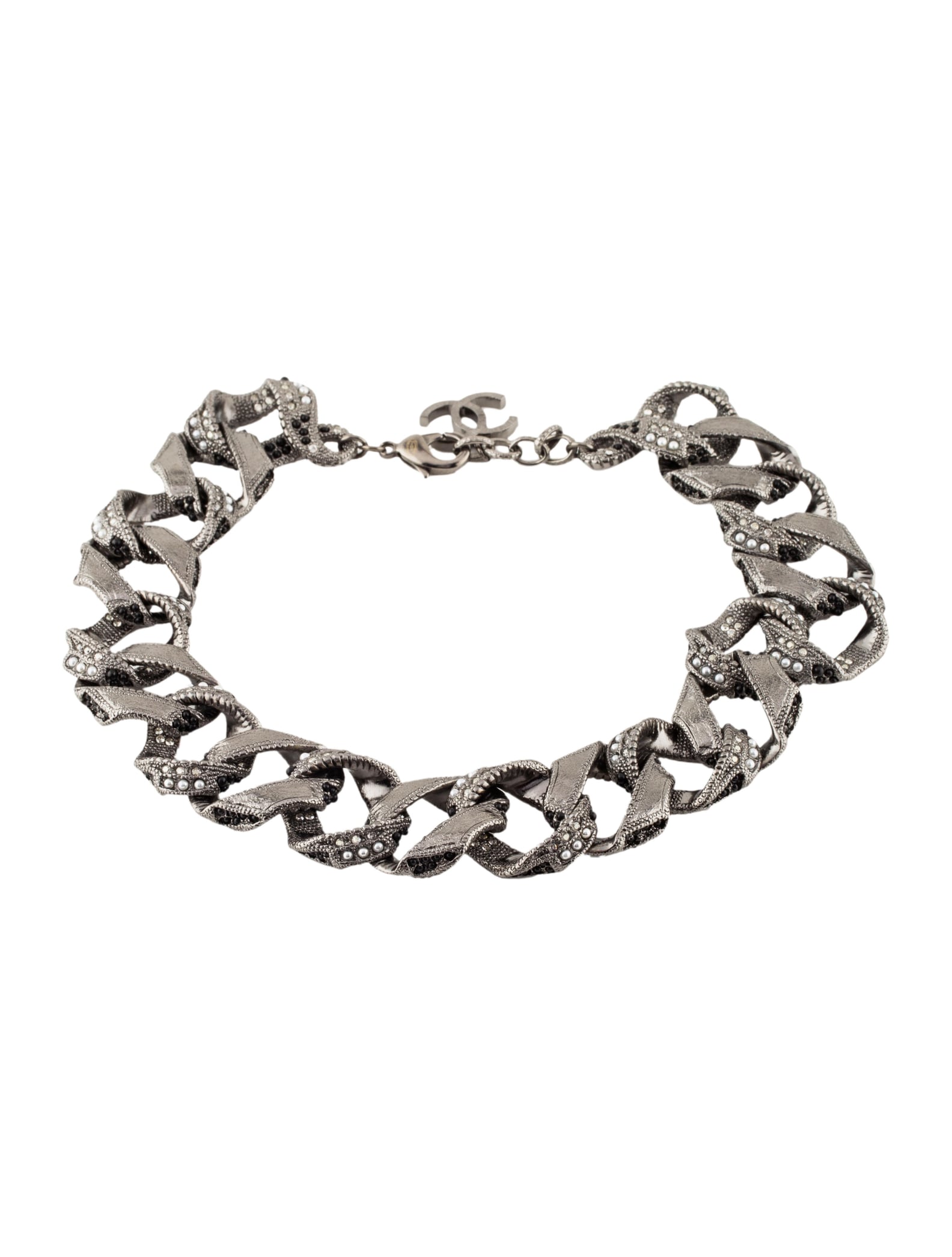 Victoria Beckham Wearing a Chain-Link Choker | PS Fashion