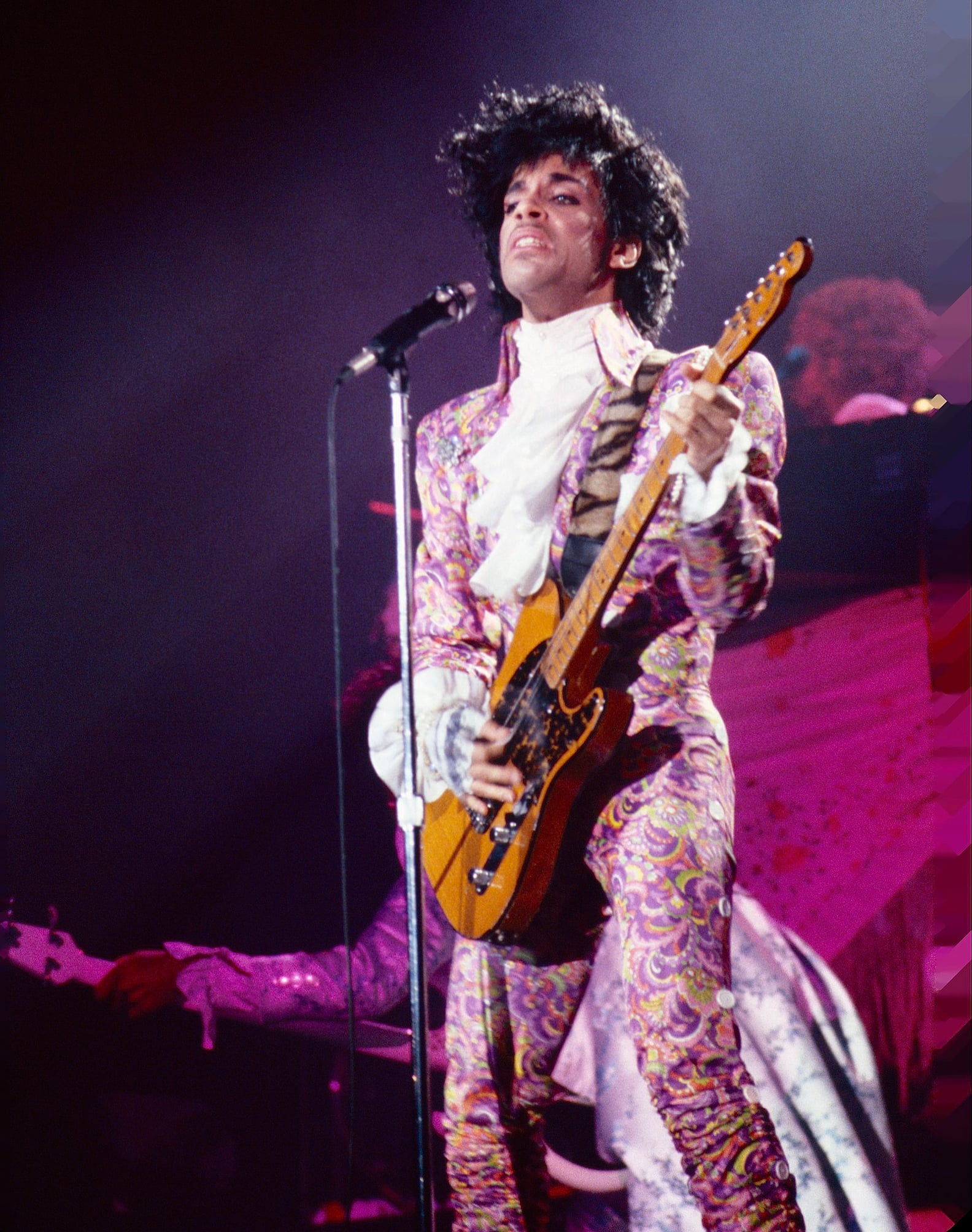 32 Iconic Musician Halloween Costume Ideas | PS Celebrity