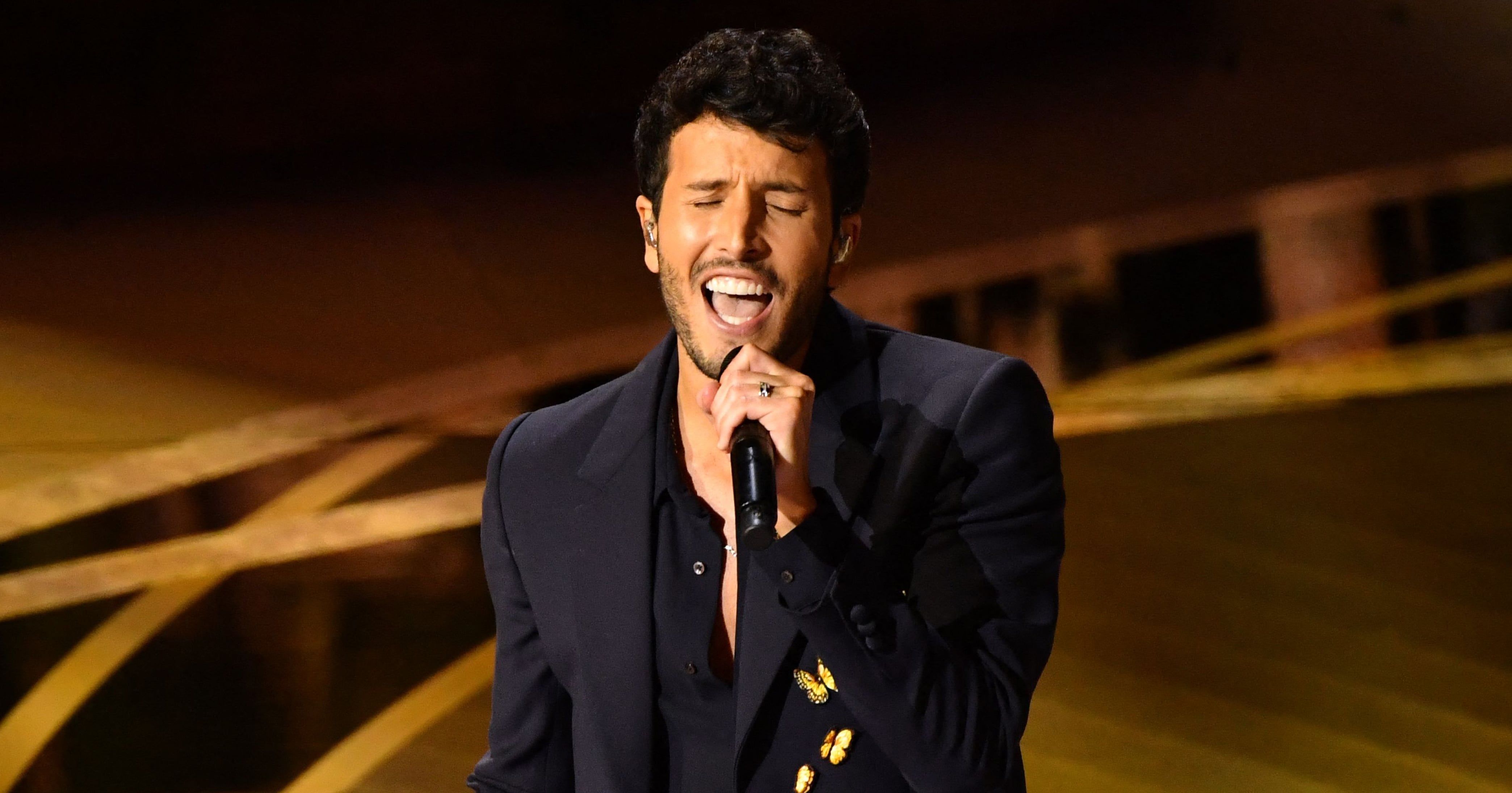 Sebastián Yatra “Dos Oruguitas” Oscars Performance | Video | PS ...