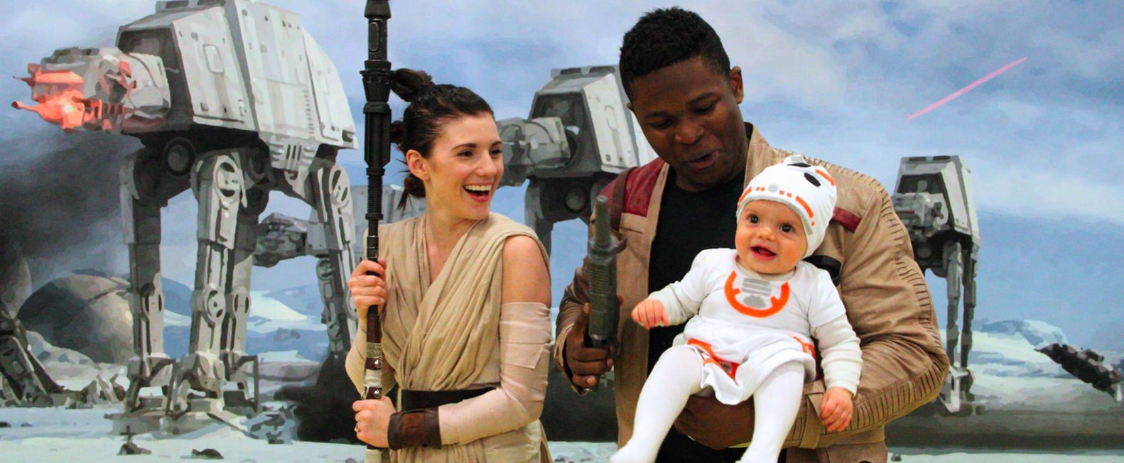 Family Dresses Up as Rey and Finn With BB-8 | PS Tech