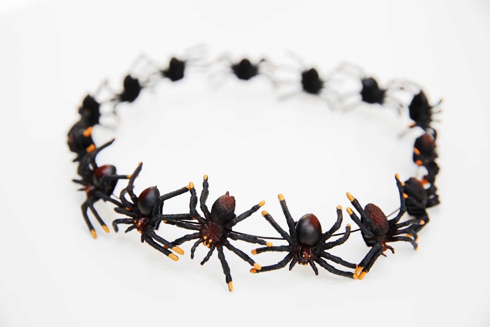 Halloween DIYs With Plastic Spiders | PS Smart Living