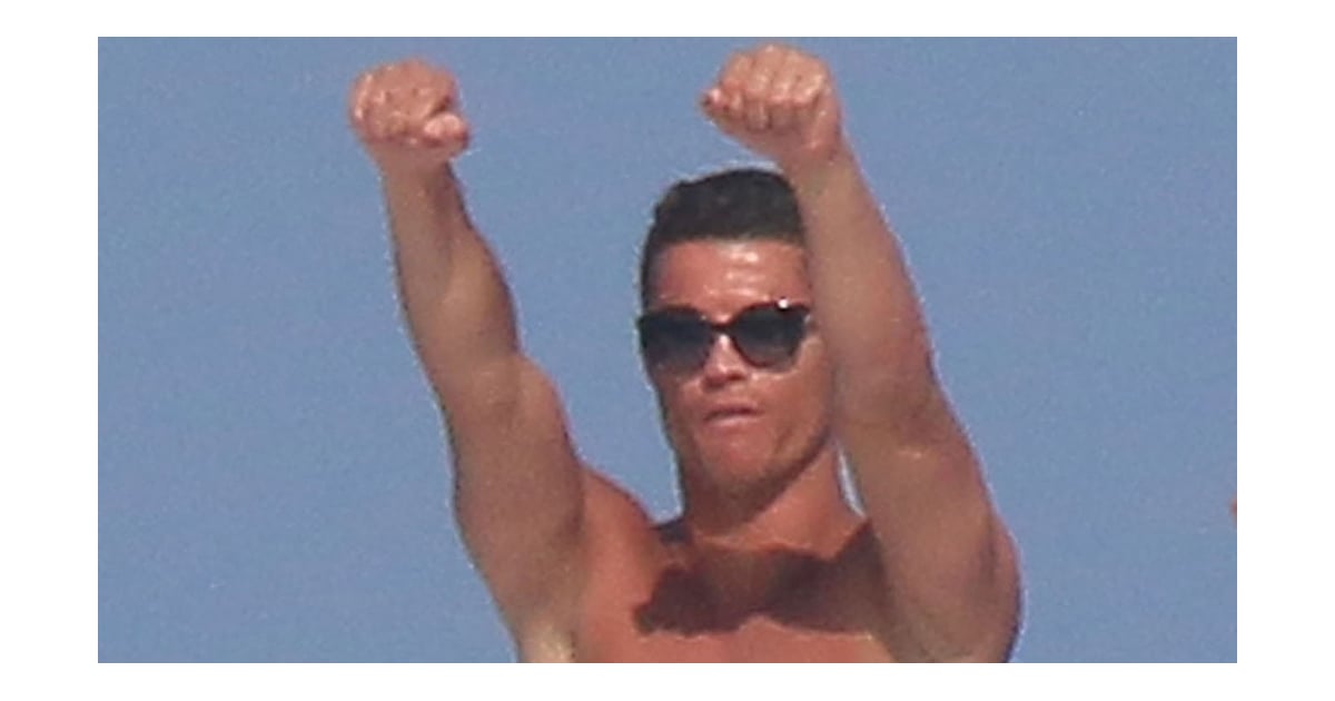 Cristiano Ronaldo Dancing on a Yacht in Saint-Tropez Photos | POPSUGAR ...