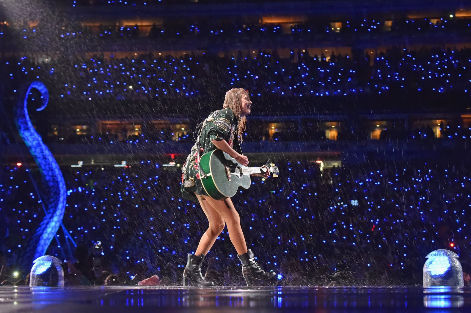 Taylor Swift Reputation Concert in the Rain Photos | PS Celebrity