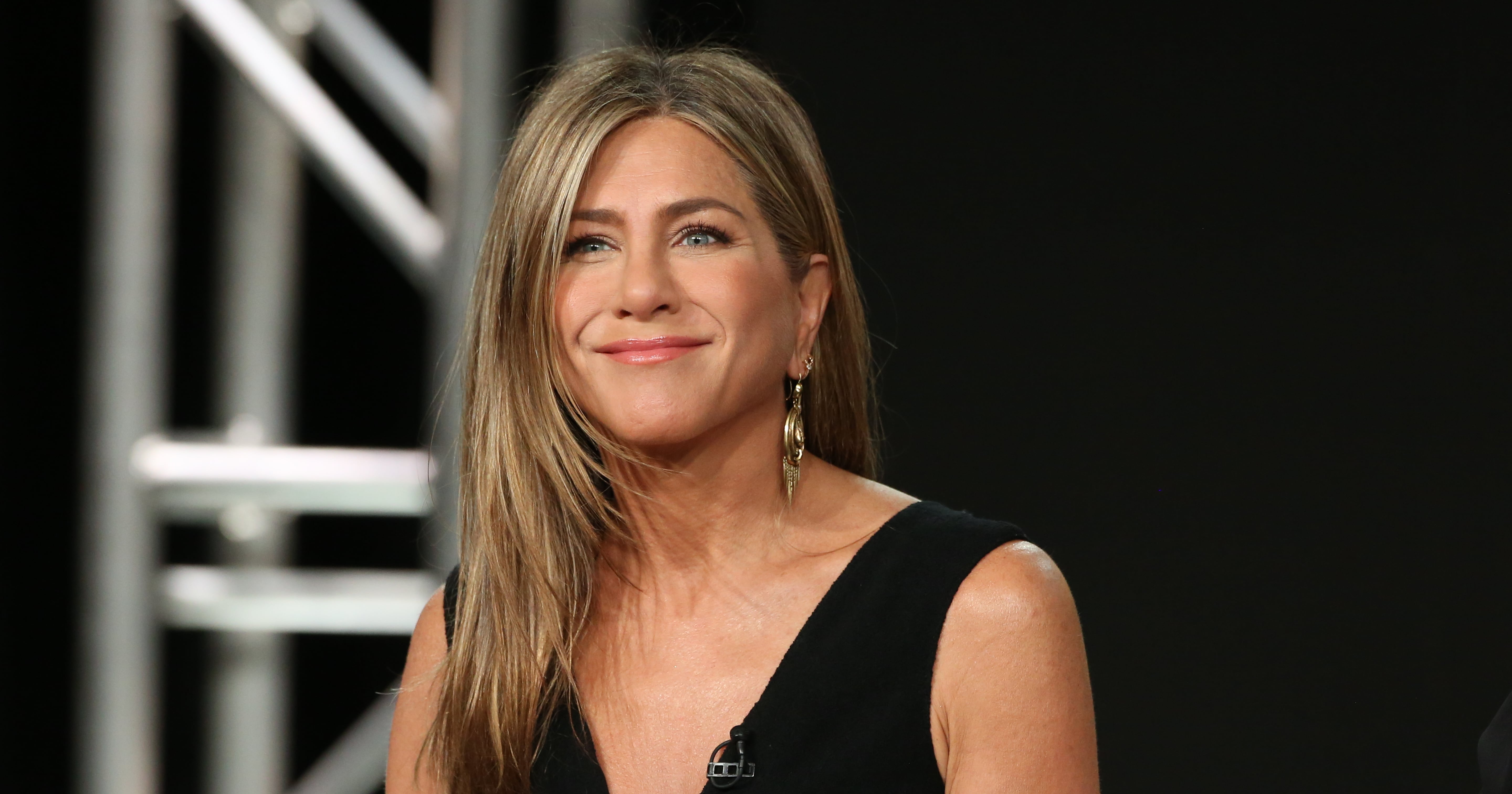 Jennifer Aniston s New Haircut Is An Old Favourite PS UK Beauty