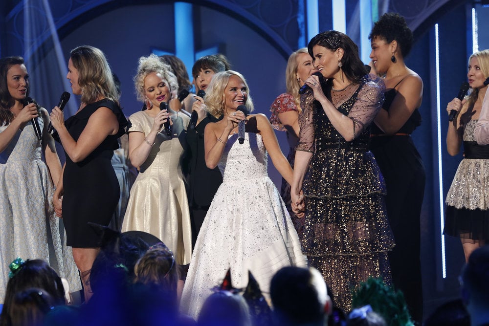 Idina Menzel Kristin Chenoweth Wicked Special Performance | POPSUGAR ...