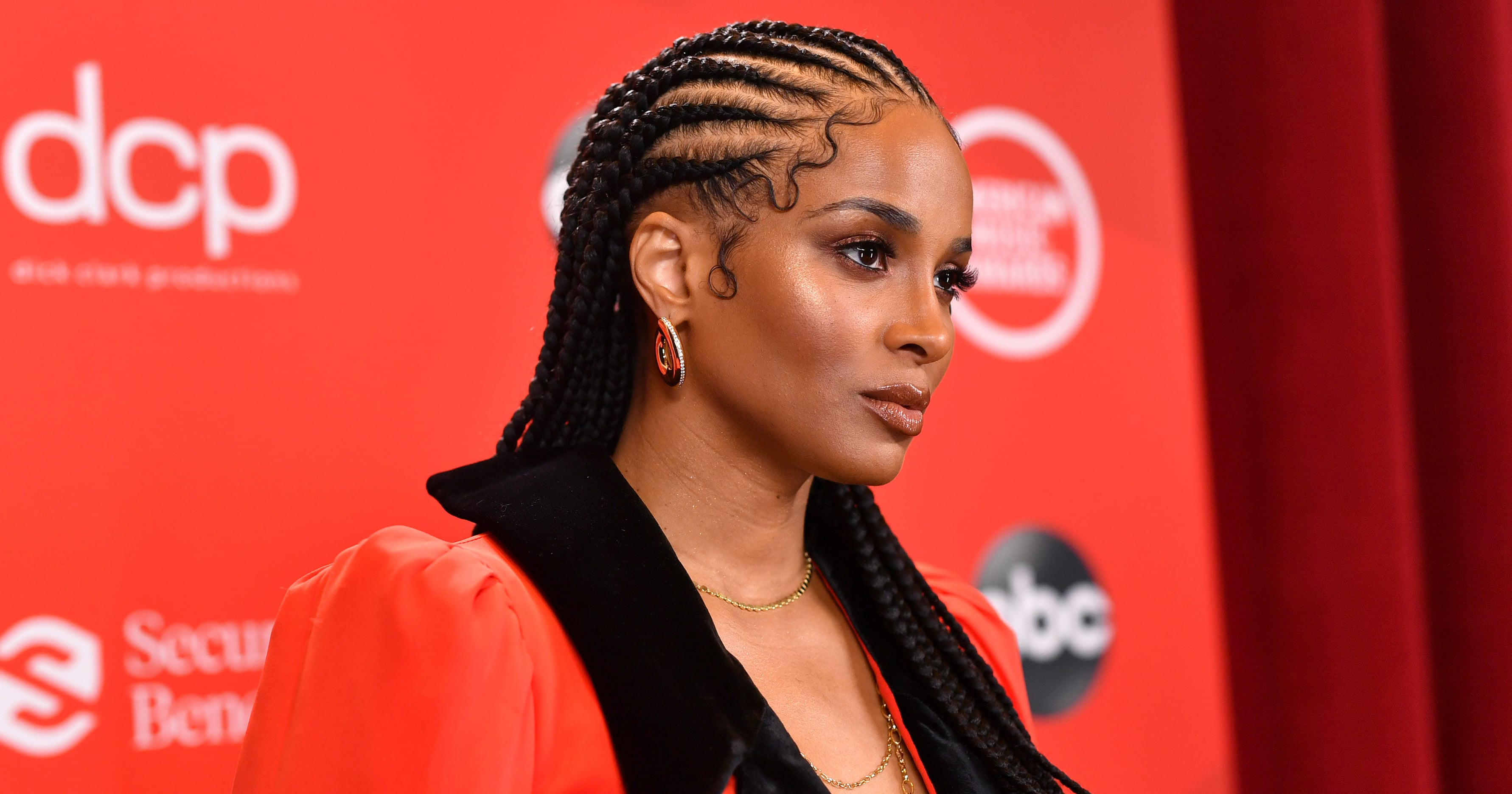 See Photos of Ciara's Hair and Makeup at the 2020 AMAs | PS Beauty