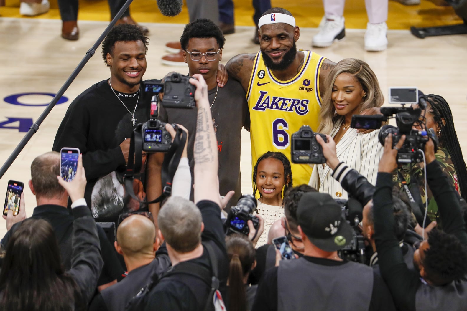 LeBron James Celebrates Record-Breaking Game With His Family | POPSUGAR ...