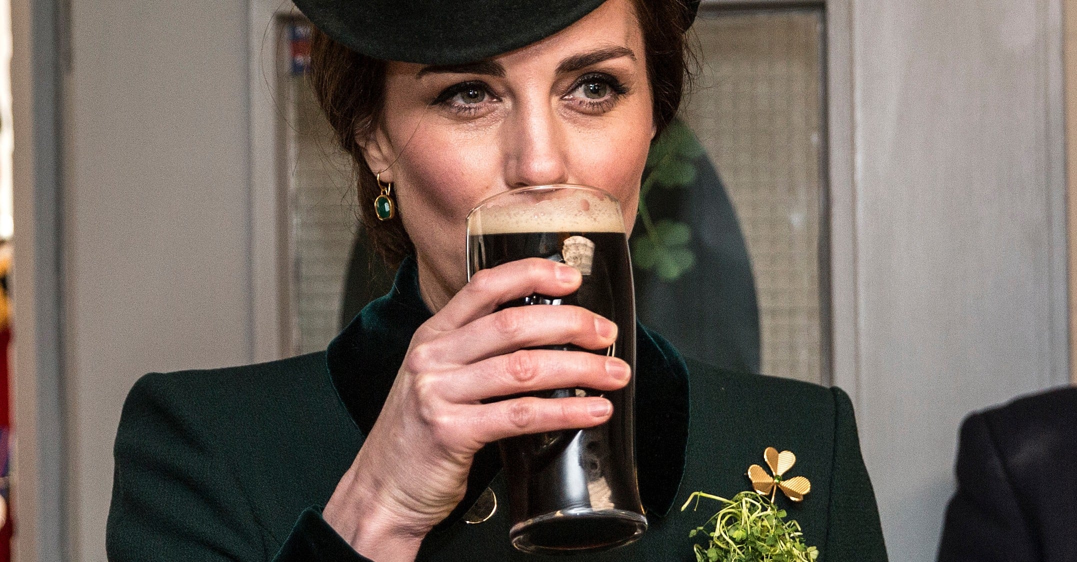 Kate Middleton Drinking Guinness on St. Patrick's Day 2017 | POPSUGAR ...