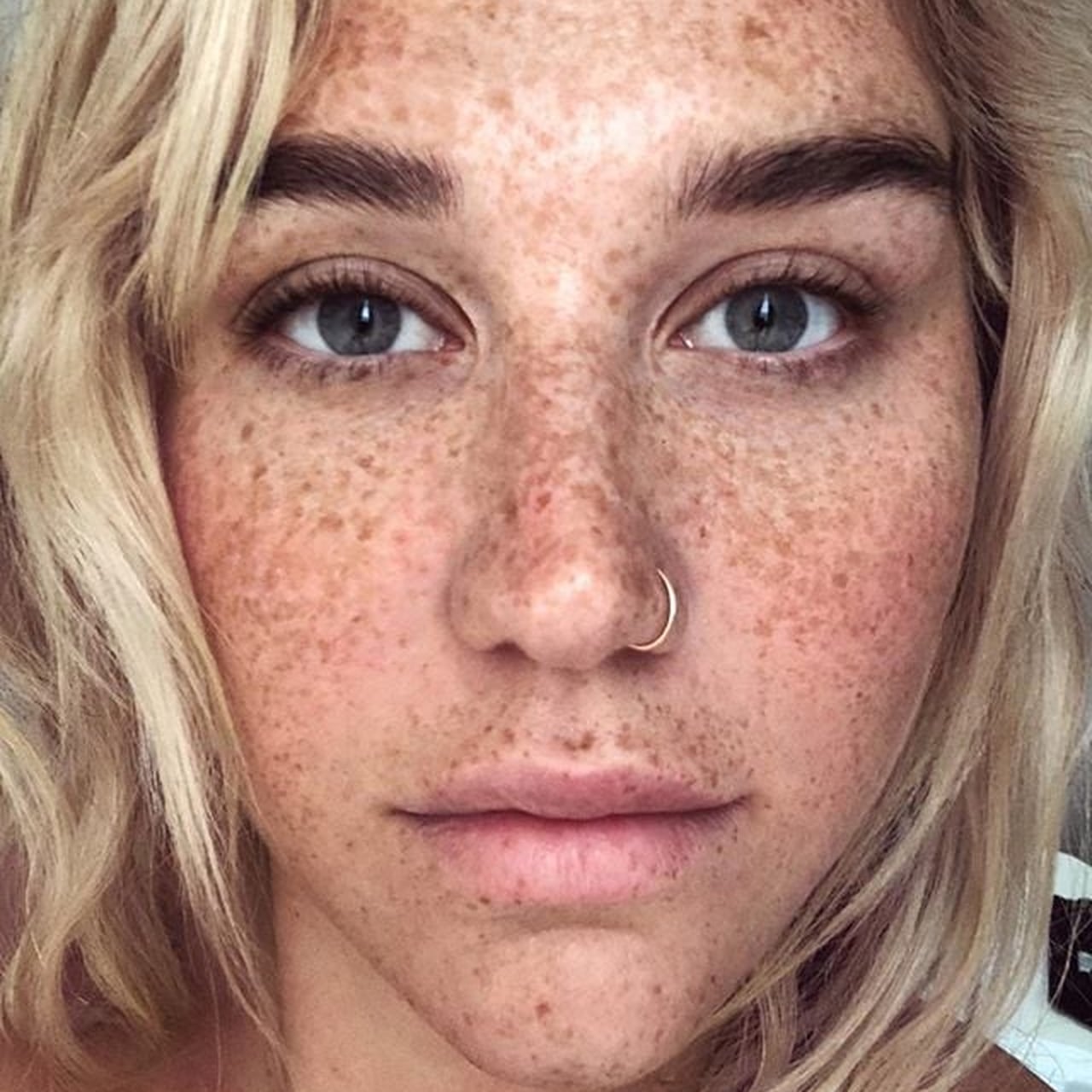 Celebrities With Freckles in No-Makeup Selfies | PS Beauty